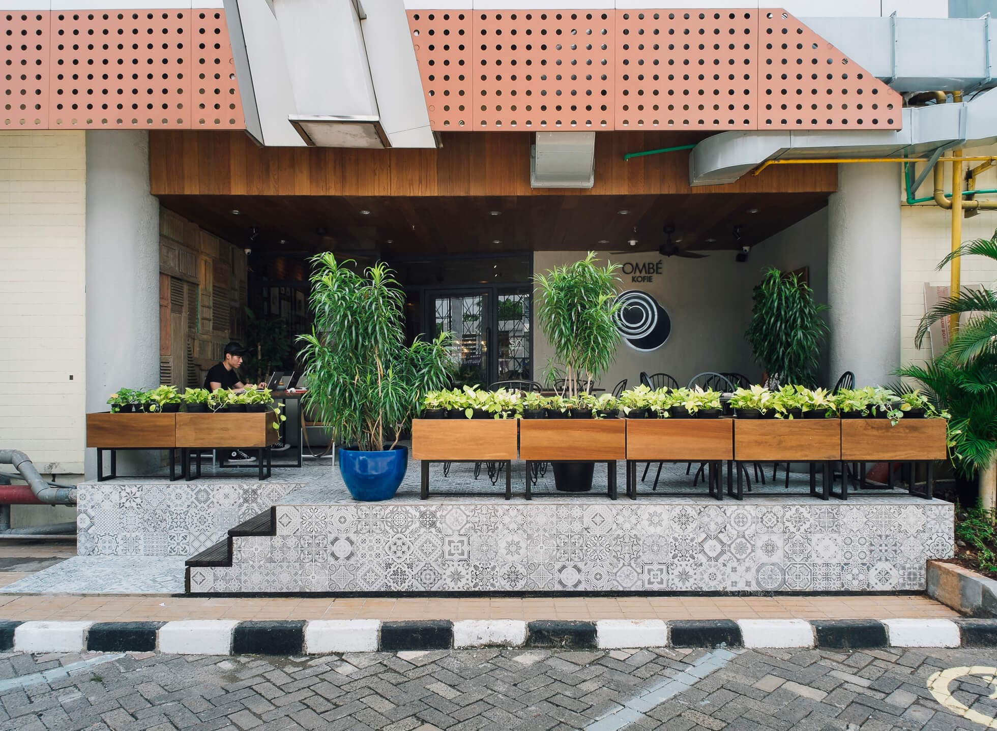 Ombé Kofie (MKG) - Café - Manual Jakarta