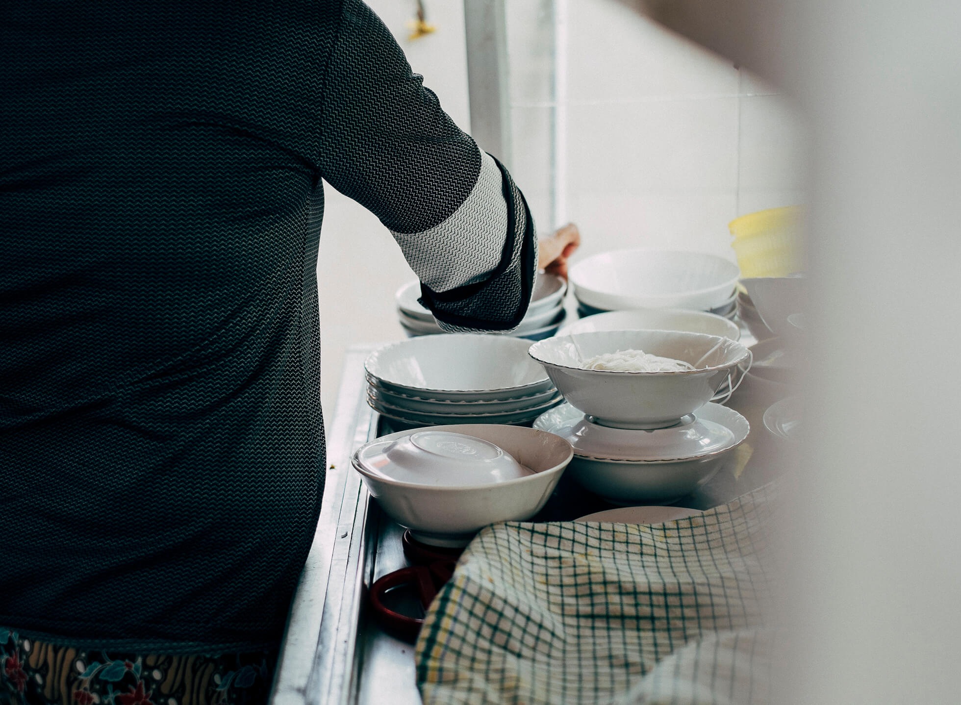 The Versatile Kari Tabona - Manual Jakarta