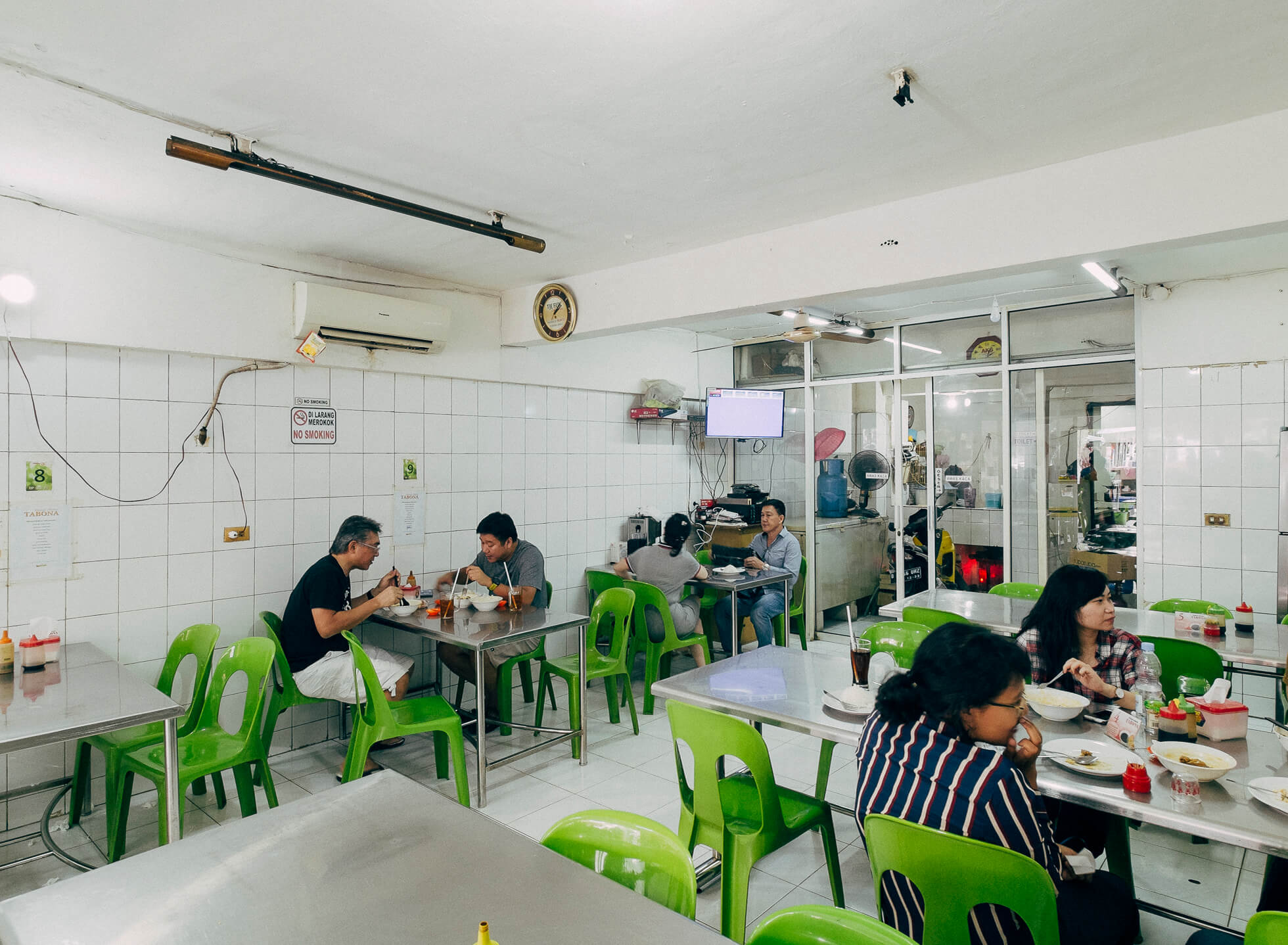 The Versatile Kari Tabona - Manual Jakarta