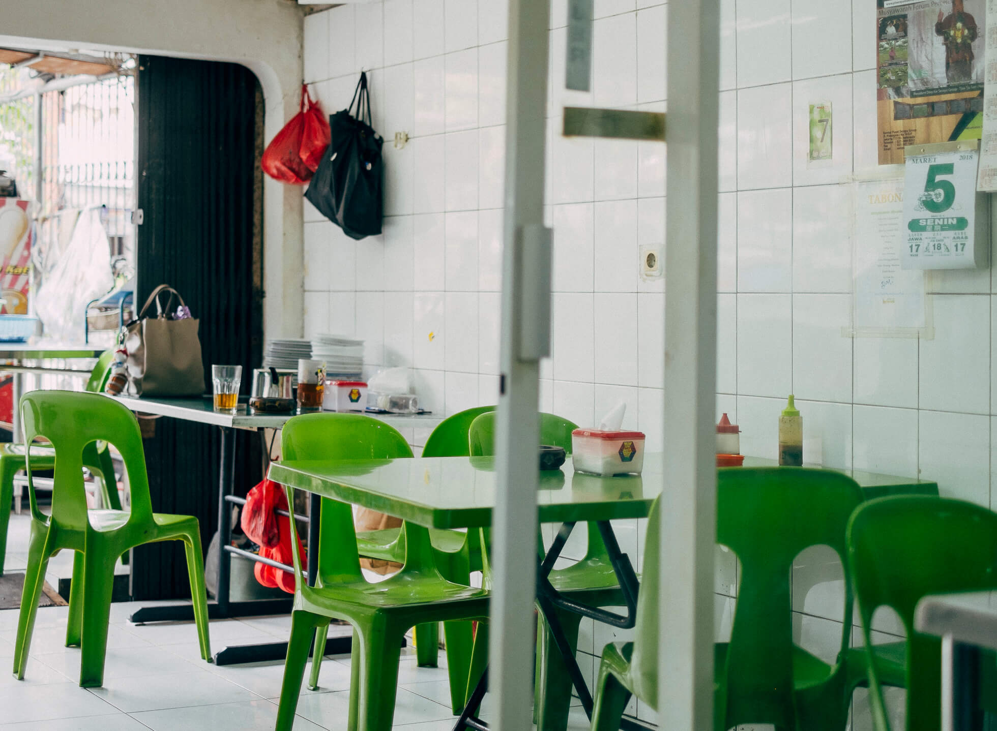 The Versatile Kari Tabona - Manual Jakarta