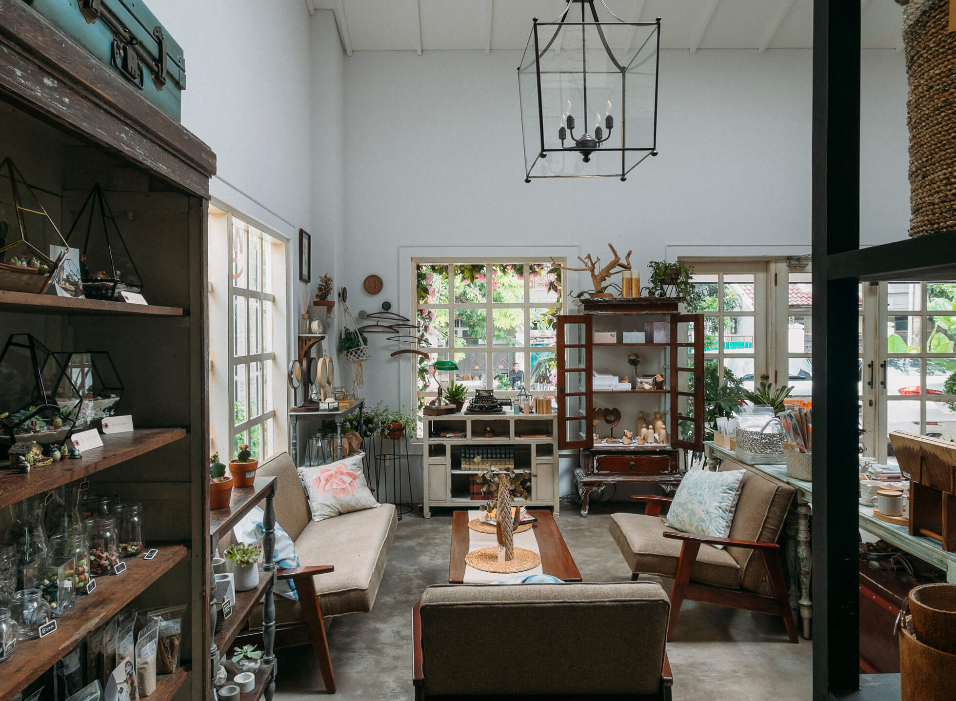 Inside ONNI House - Manual Jakarta