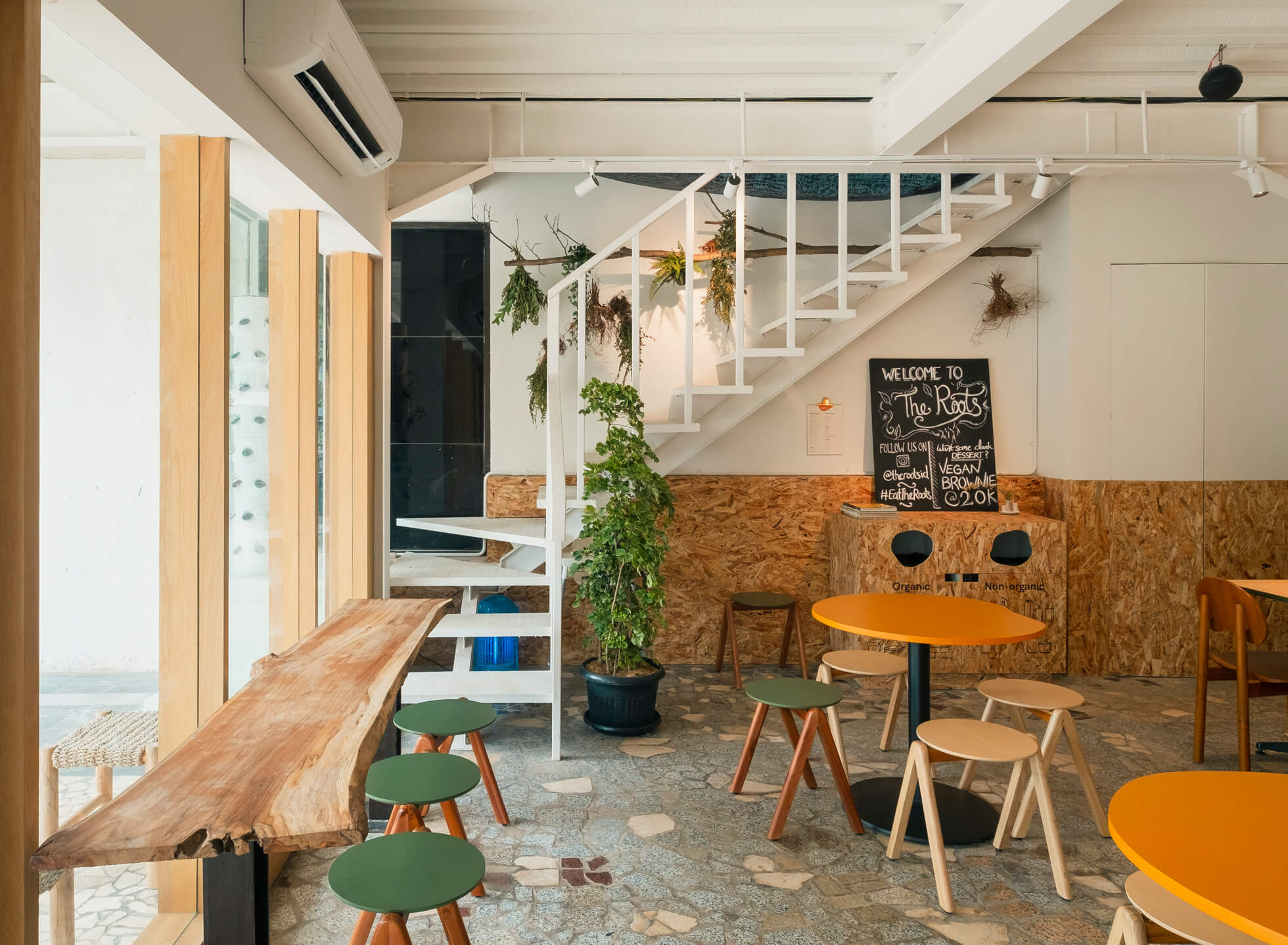 The Roots - Restaurant - Manual Jakarta