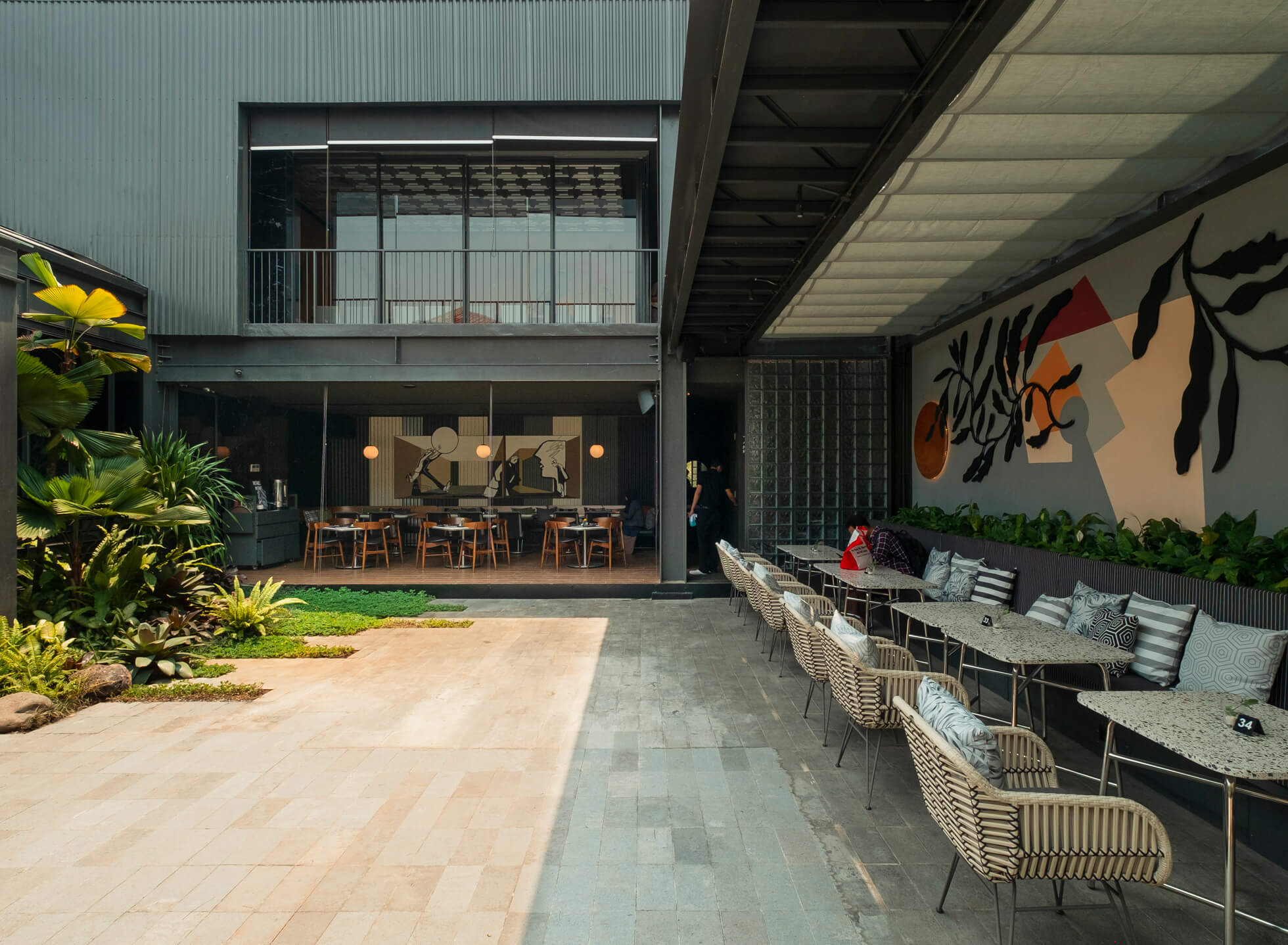 Greyhound Café Gunawarman - Manual Jakarta