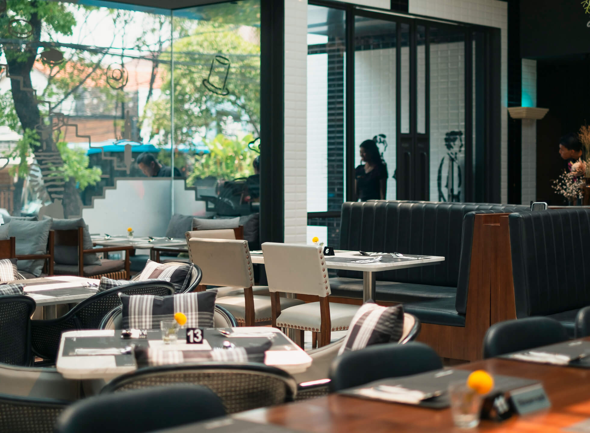 Greyhound Café Gunawarman - Manual Jakarta