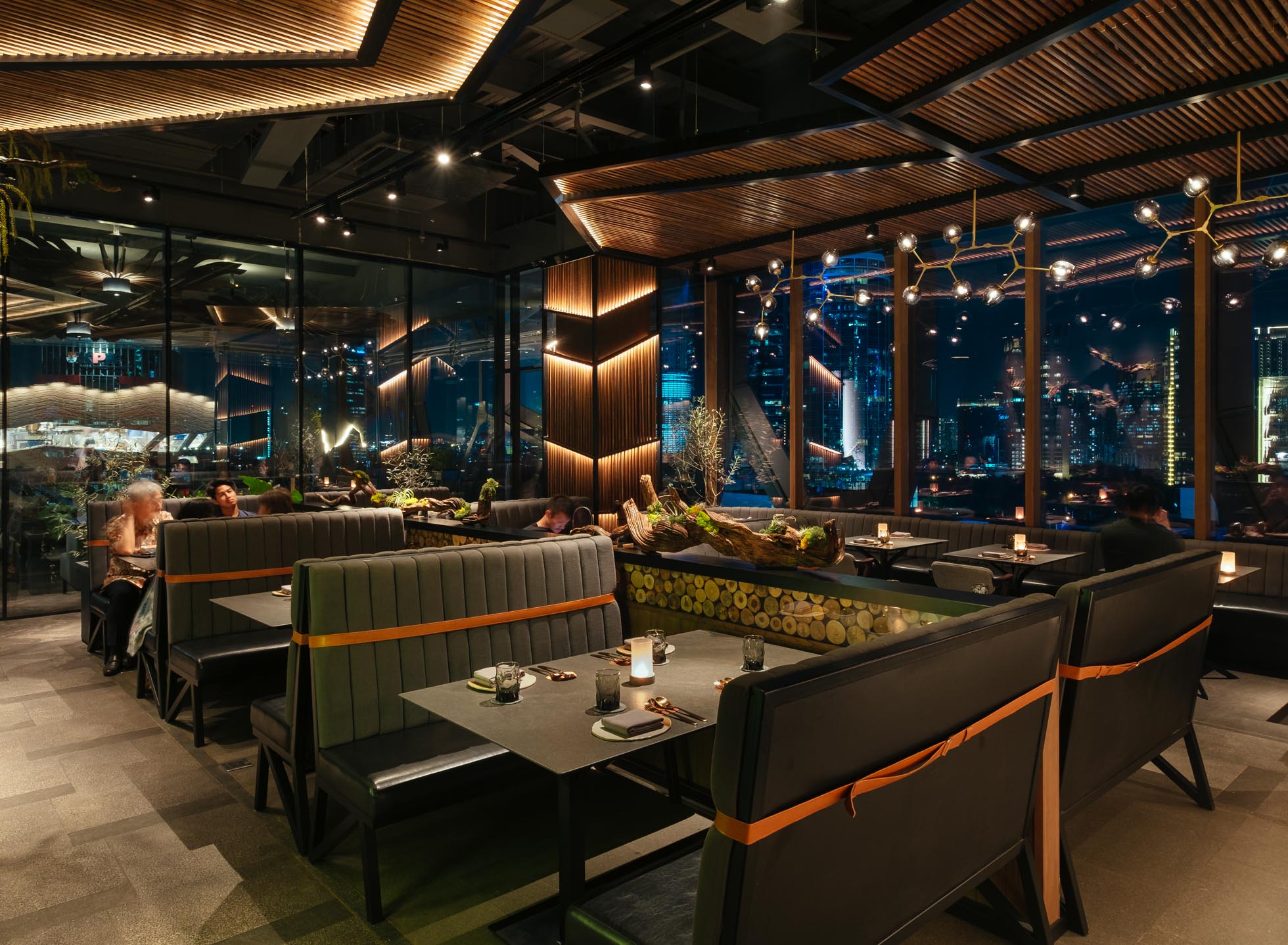 On the Prowl with Animale - Manual Jakarta