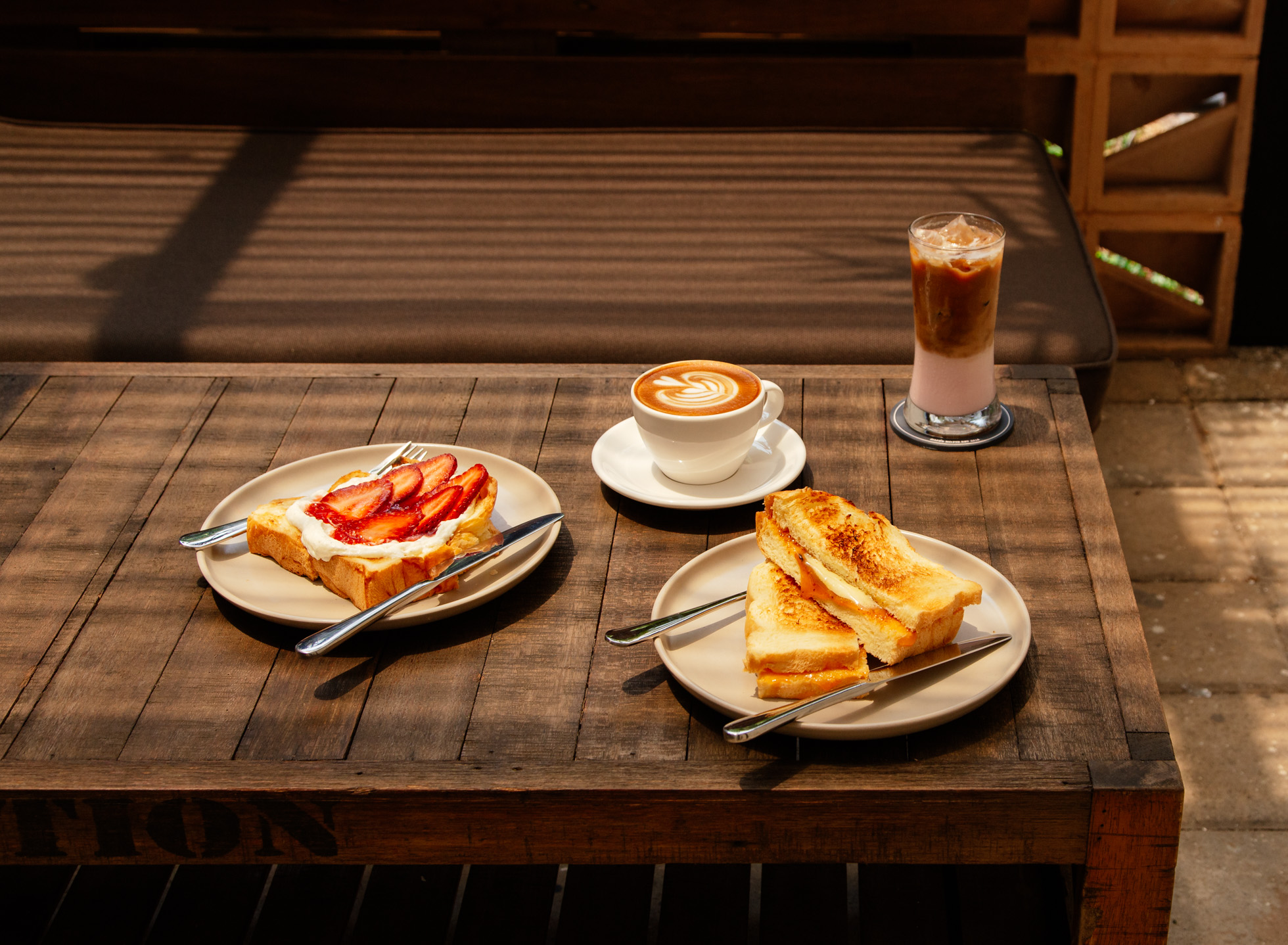 Ombé Kofie (Menteng) - Manual Jakarta