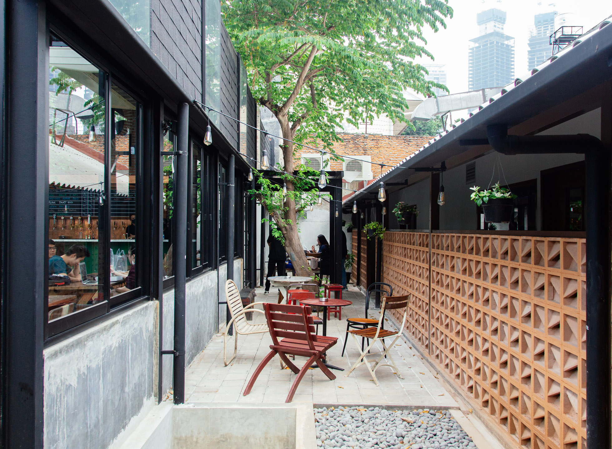 Ombé Kofie (Menteng) - Manual Jakarta