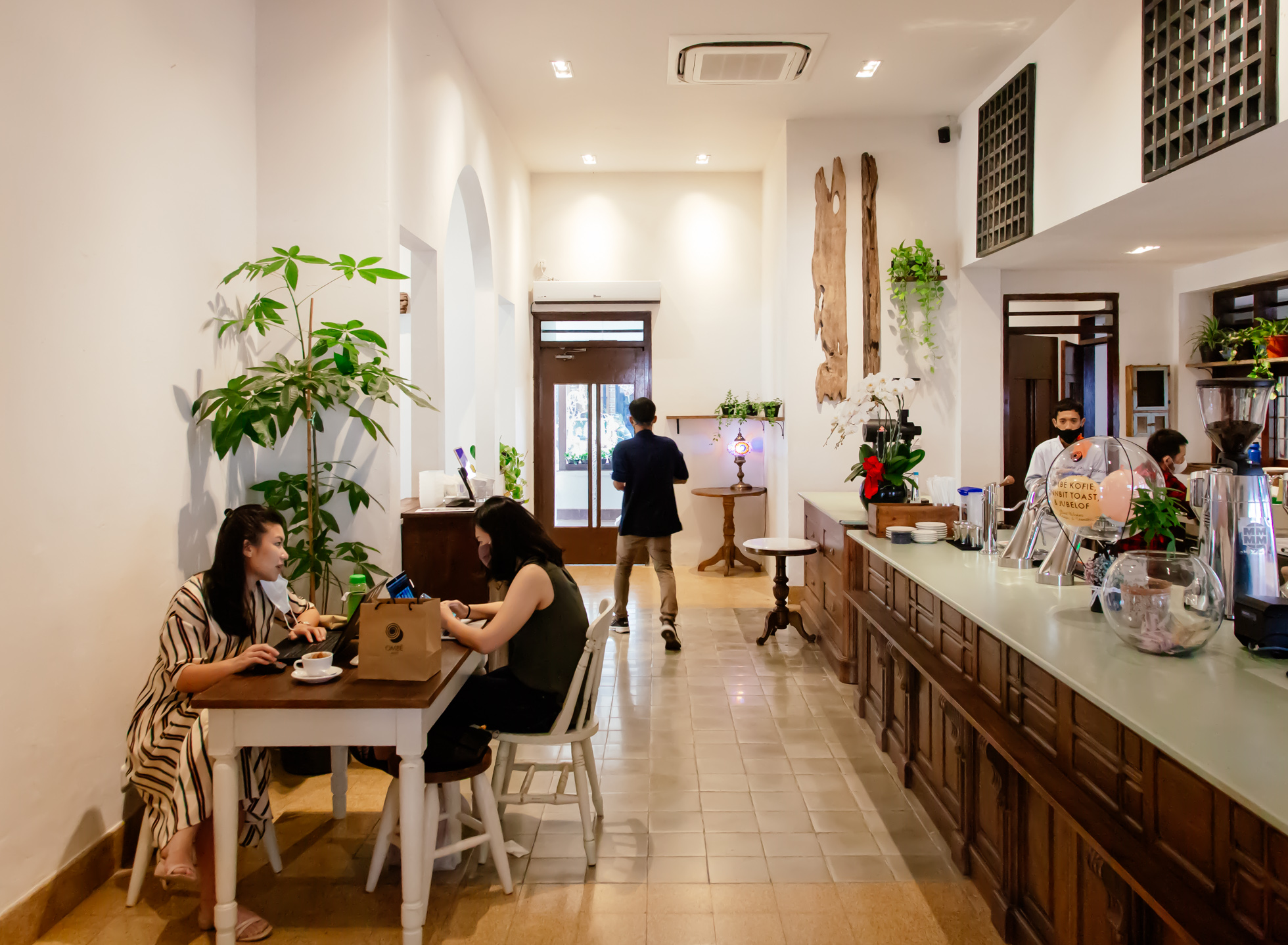 Ombé Kofie (Menteng) - Manual Jakarta