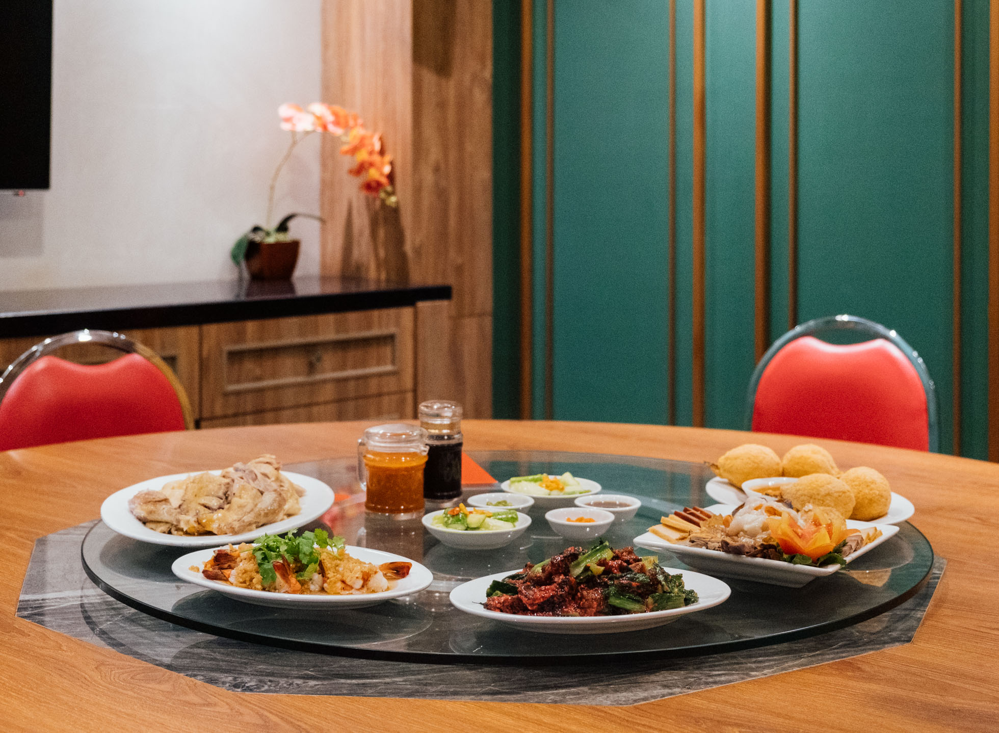 Angke Restaurant’s Quiet Festivity - Manual Jakarta