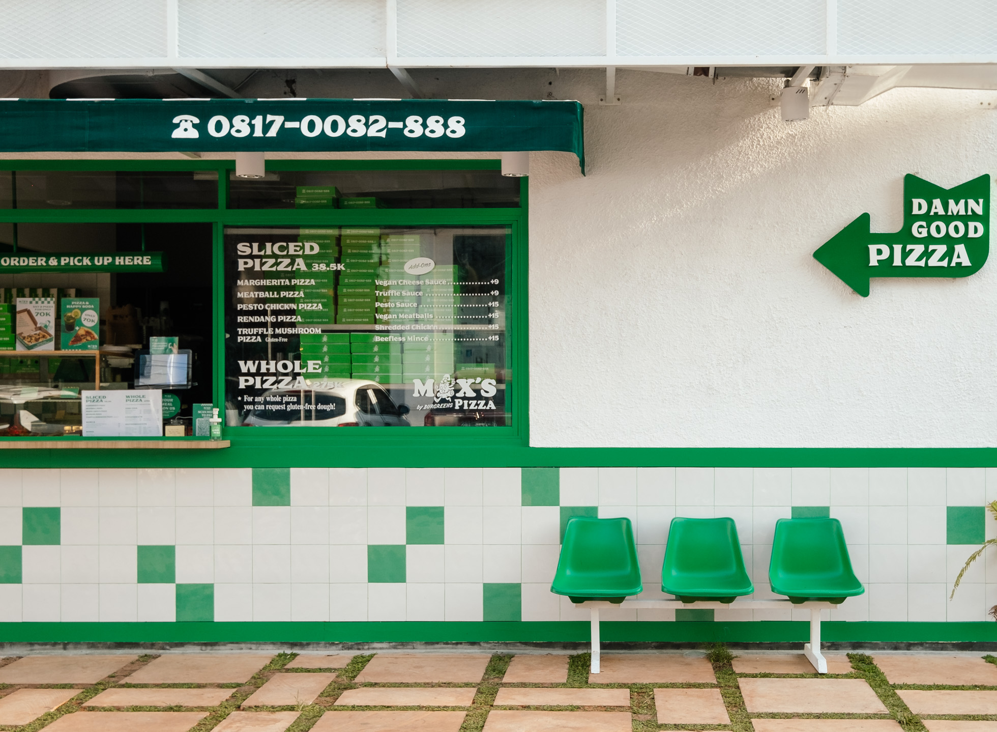 Kicking Back with Max’s Pizza - Manual Jakarta