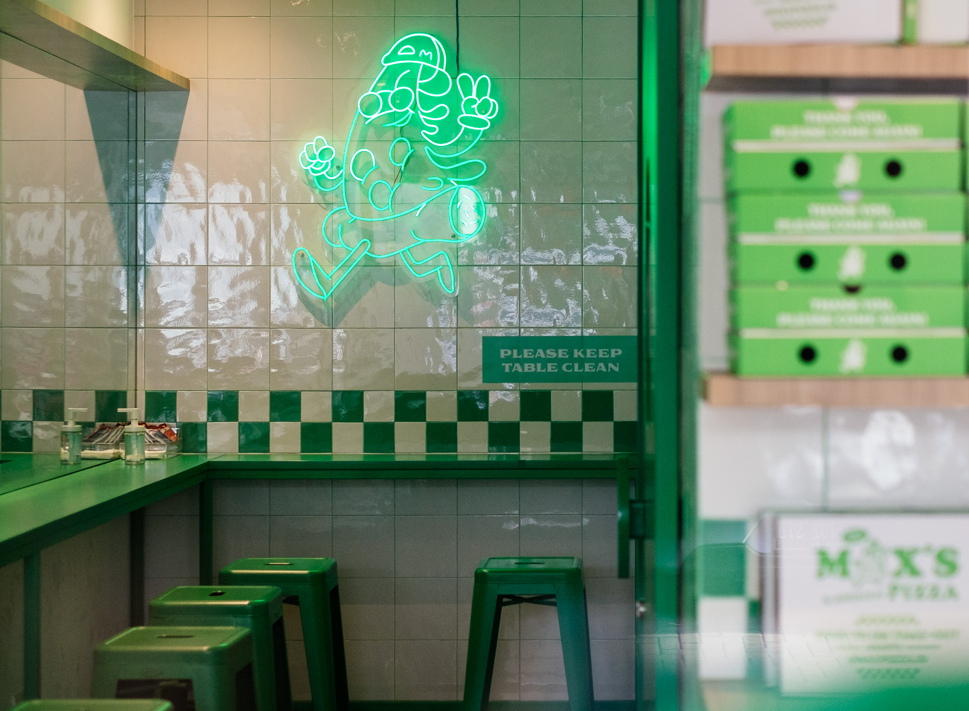 Kicking Back with Max’s Pizza - Manual Jakarta