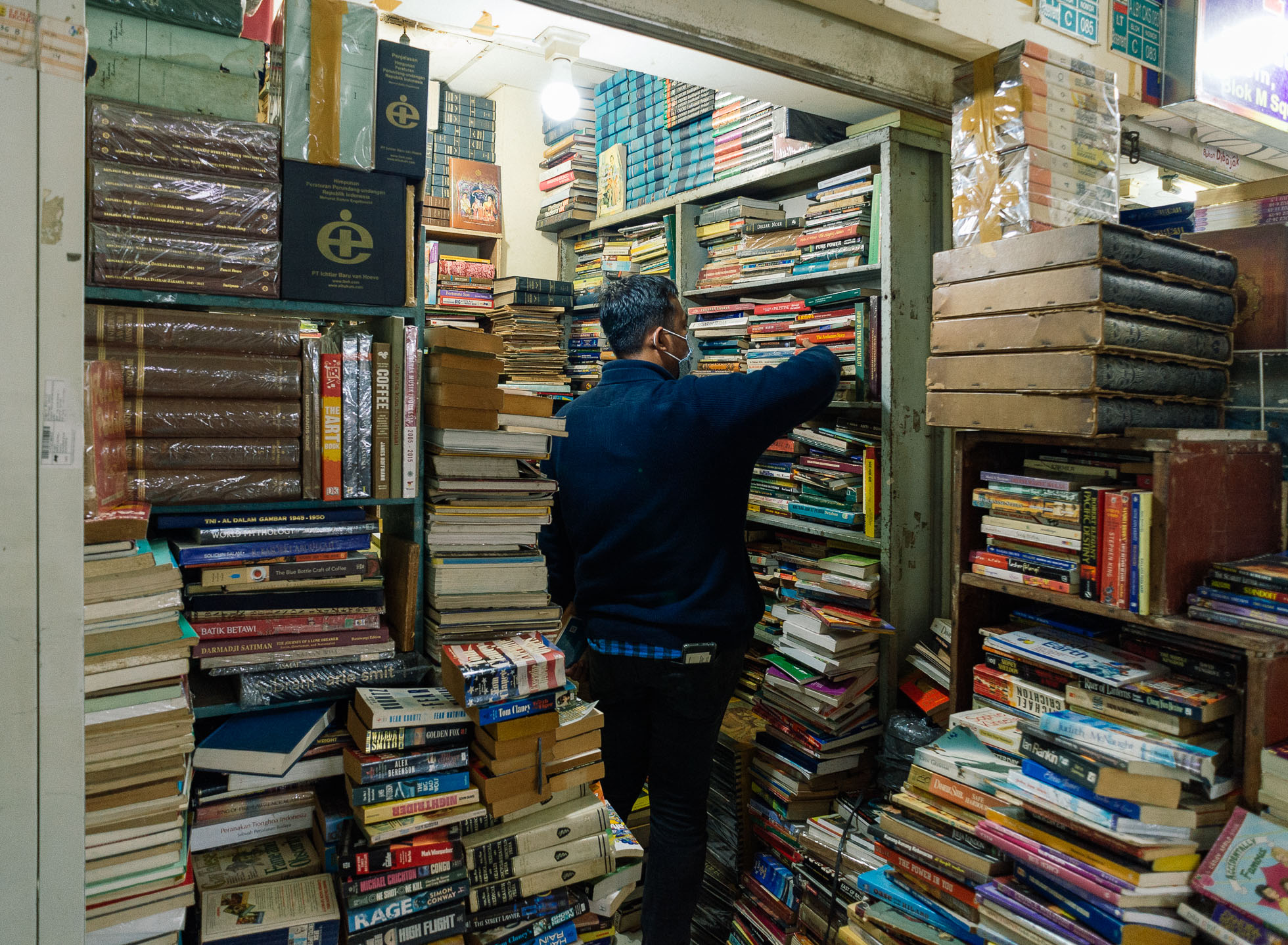 Secondhand Books: From the Shelves to Online - Manual Jakarta