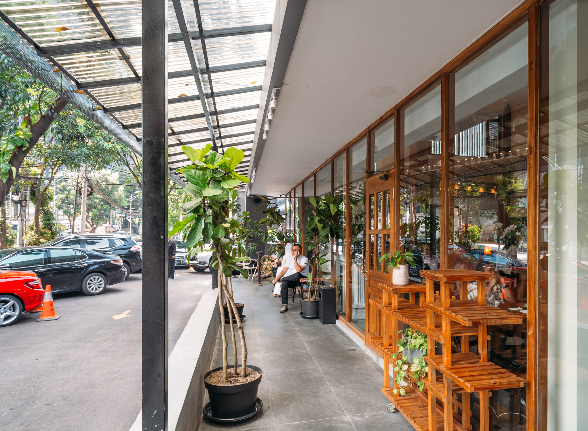 Ombé Kofie Lands in Senopati - Manual Jakarta