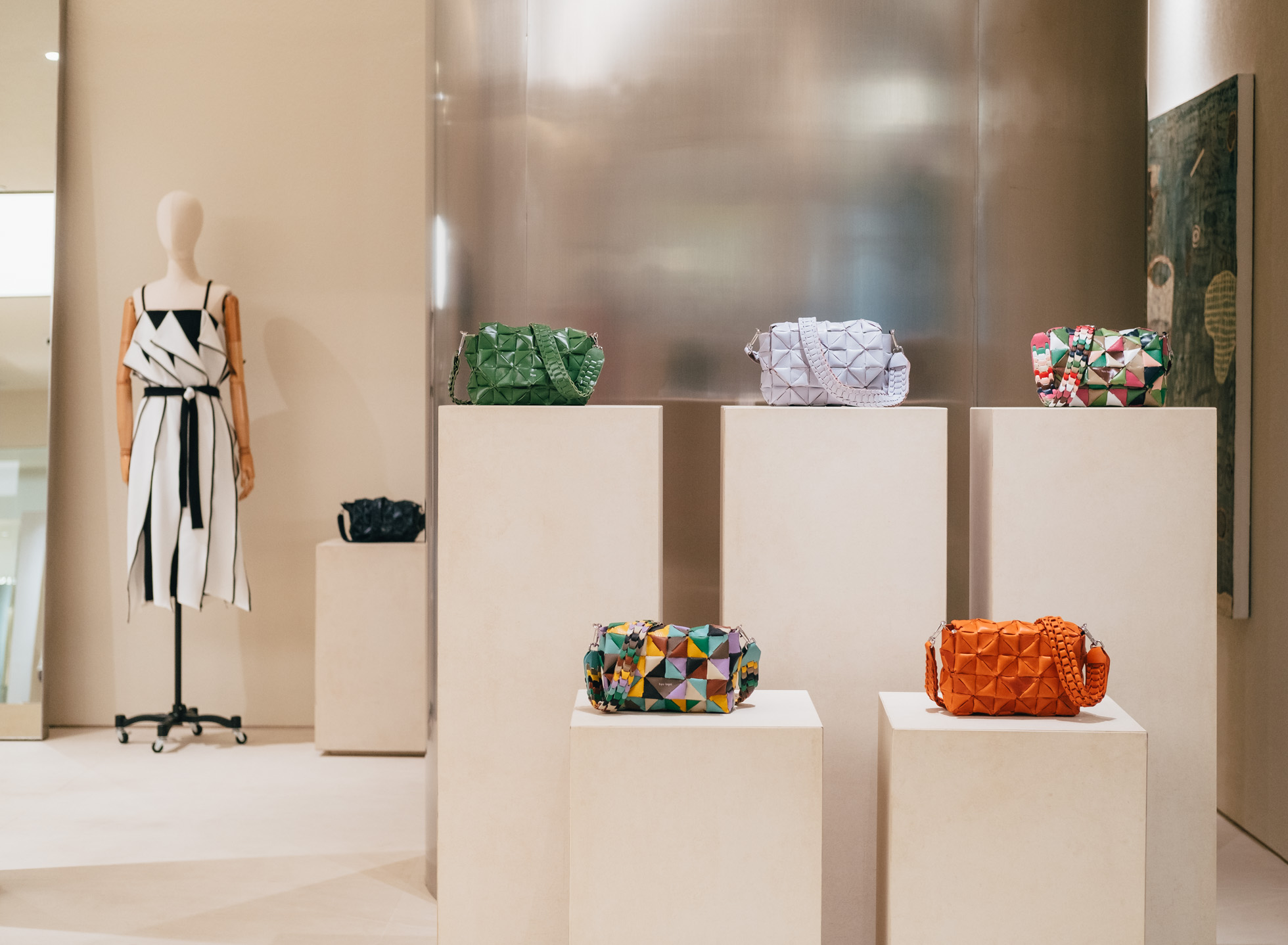 Behind the Pillar - Manual Jakarta