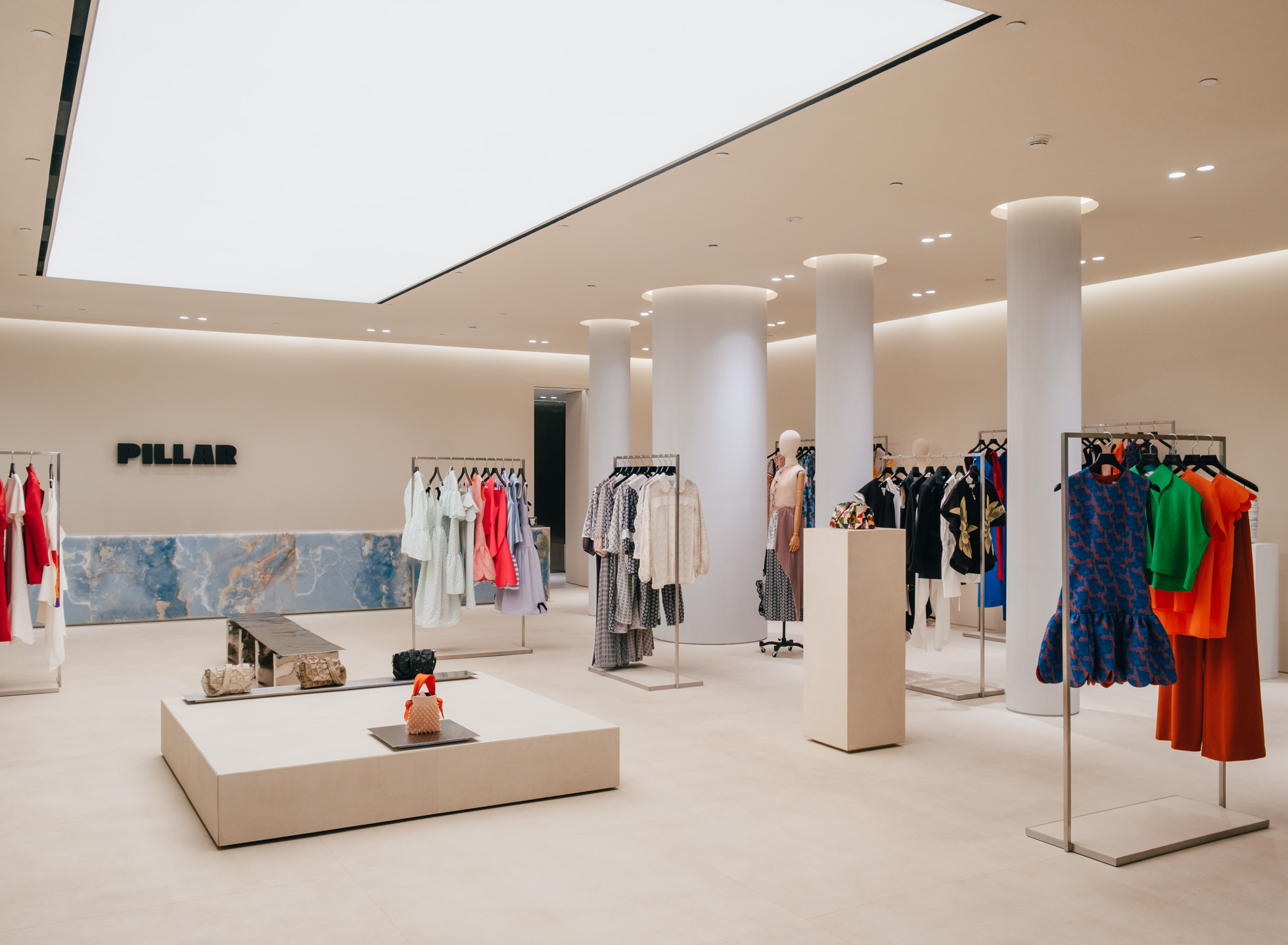 Behind the Pillar - Manual Jakarta