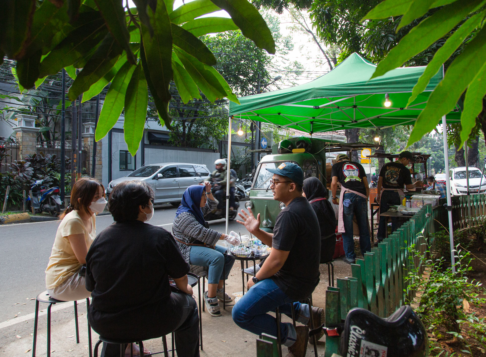 Rowstid Chikin' Brings A Good Kind of Roast - Manual Jakarta