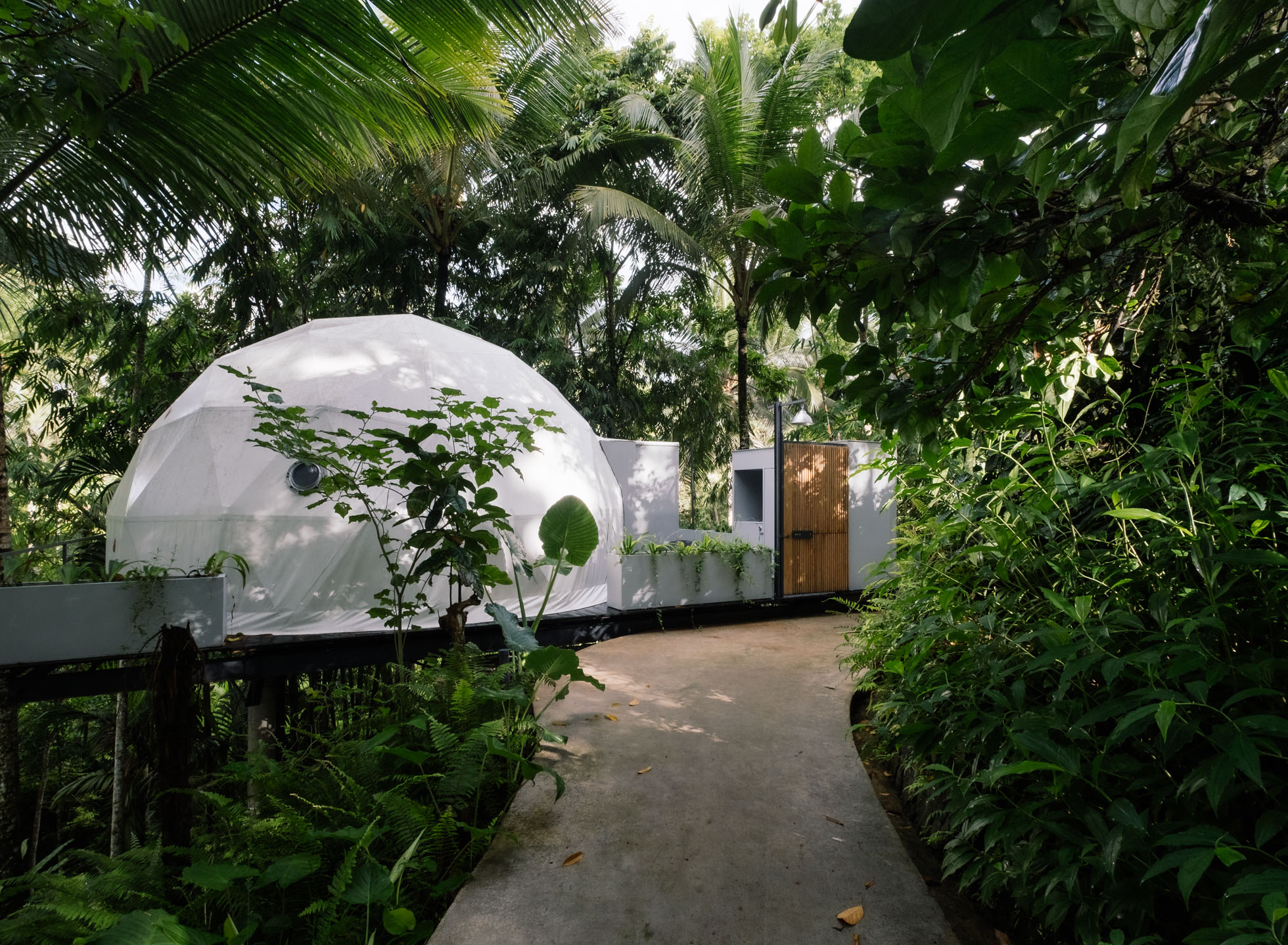 Under the Guide of Lintang Luku Tent Resort - Manual Jakarta