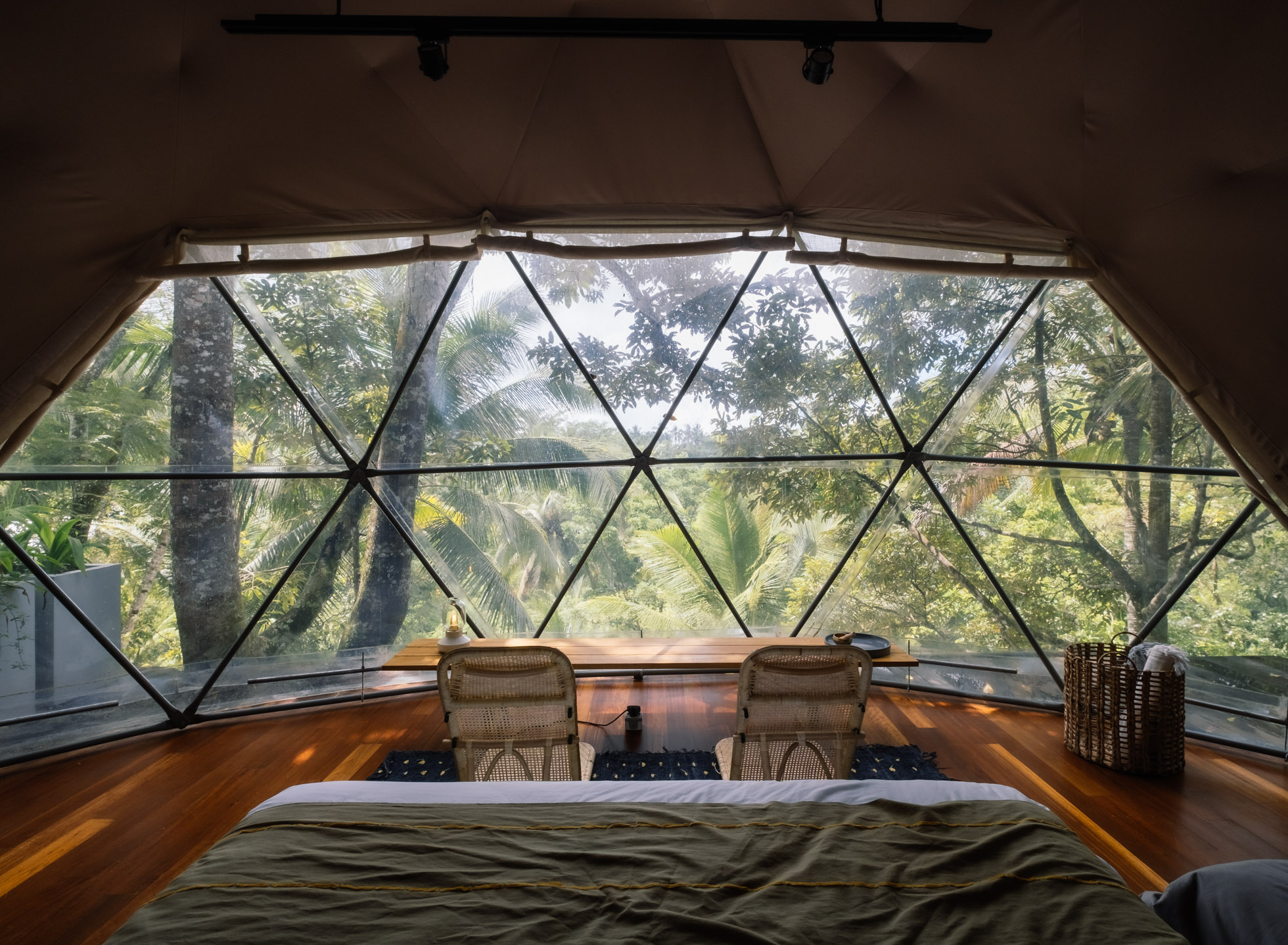 Under the Guide of Lintang Luku Tent Resort - Manual Jakarta