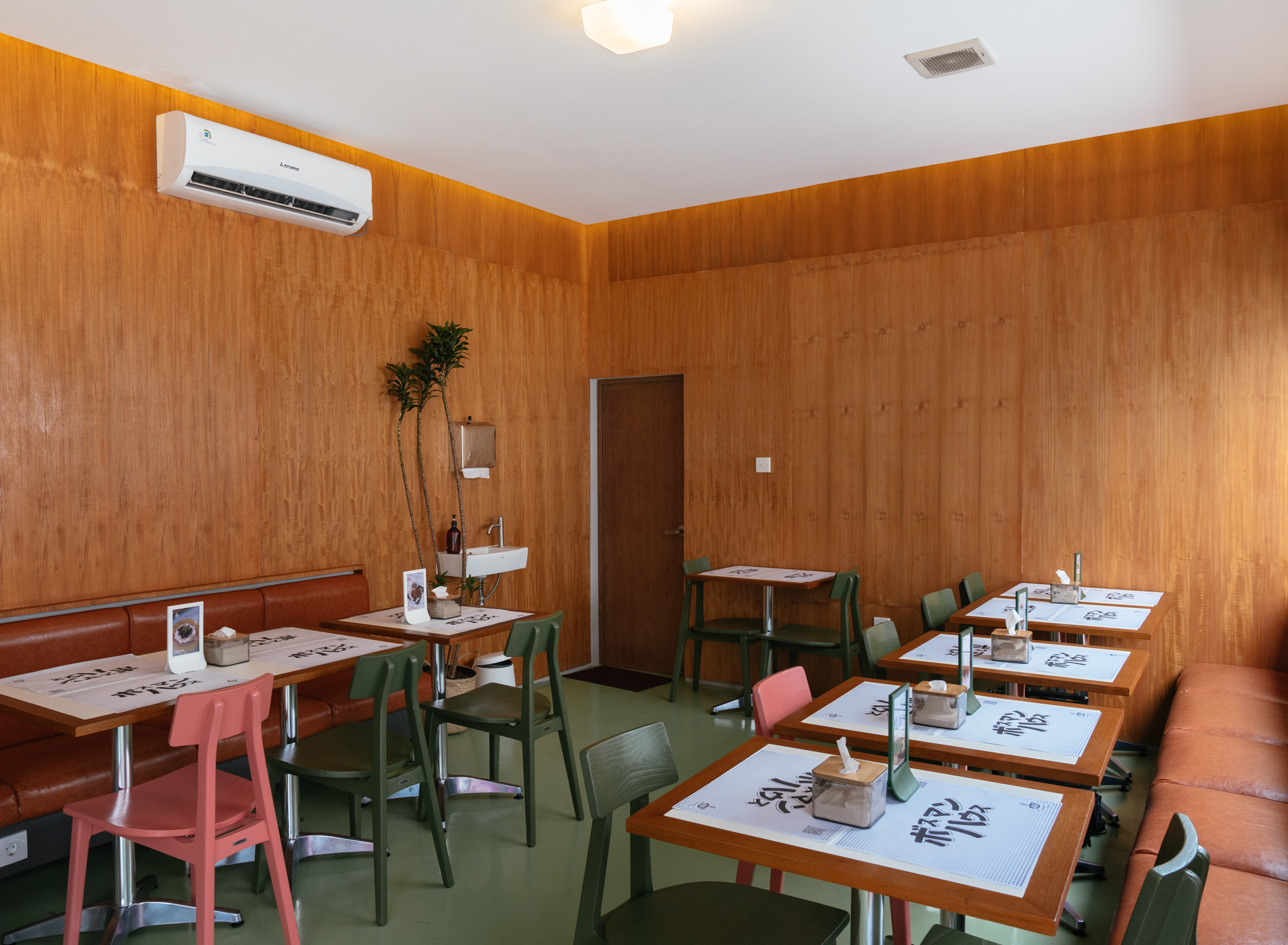 At Jawaica's The Bossman House, Jerk Chicken Finds New Sensation ...