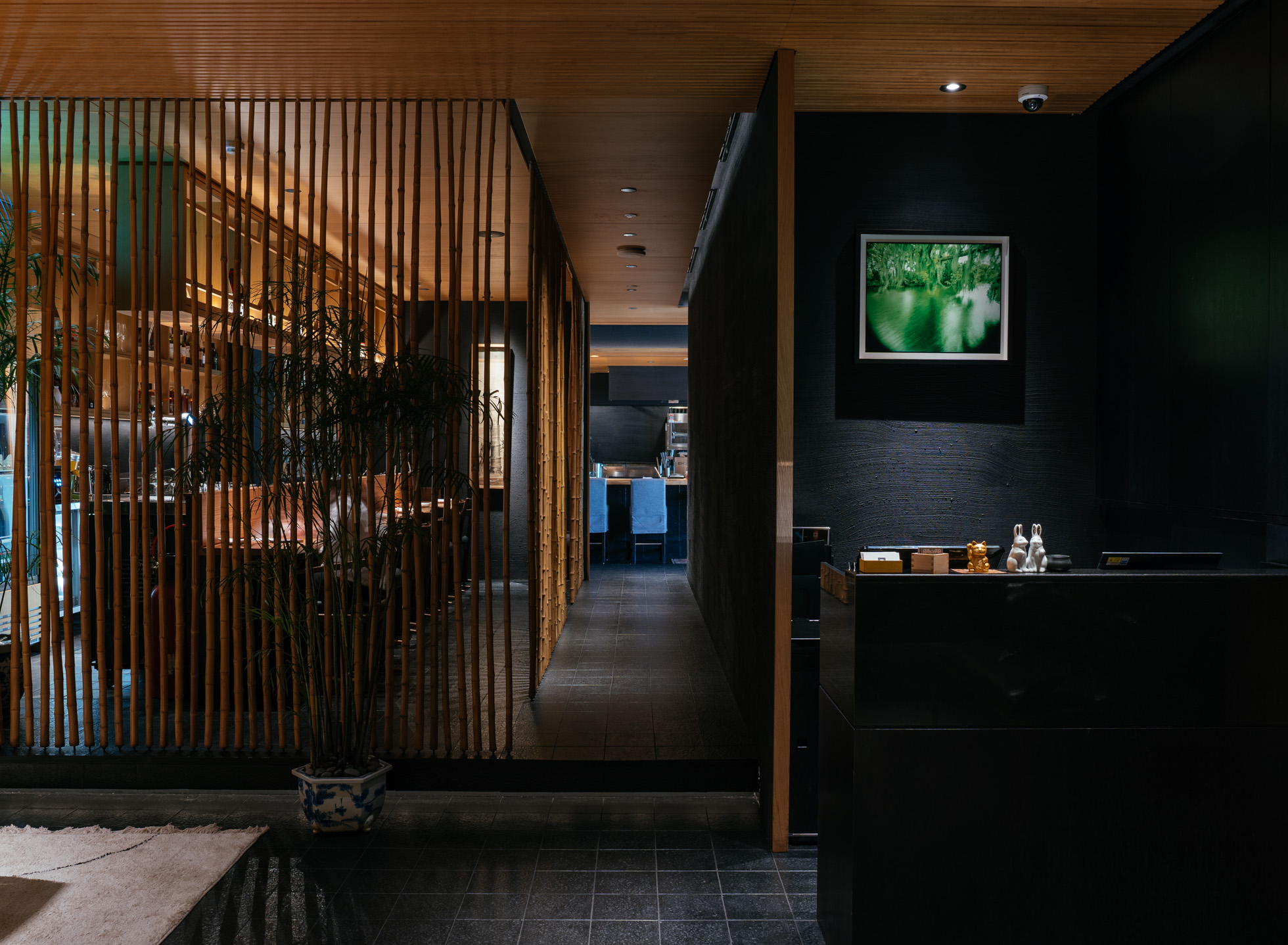 Inside the Box of Shikaku and Bar Kotak - Manual Jakarta