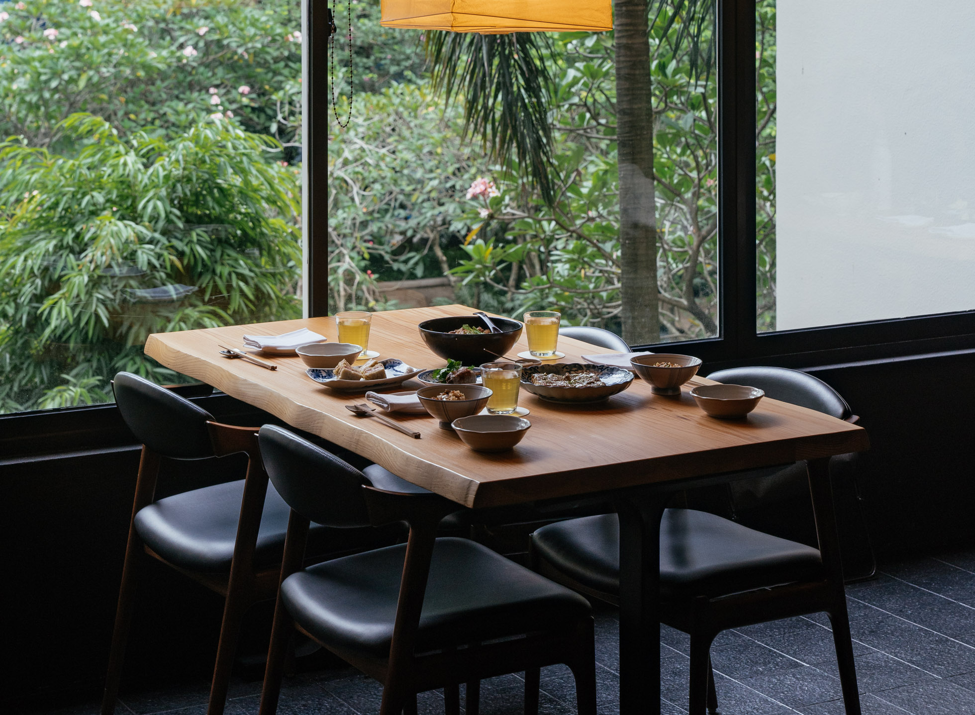 Inside the Box of Shikaku and Bar Kotak - Manual Jakarta