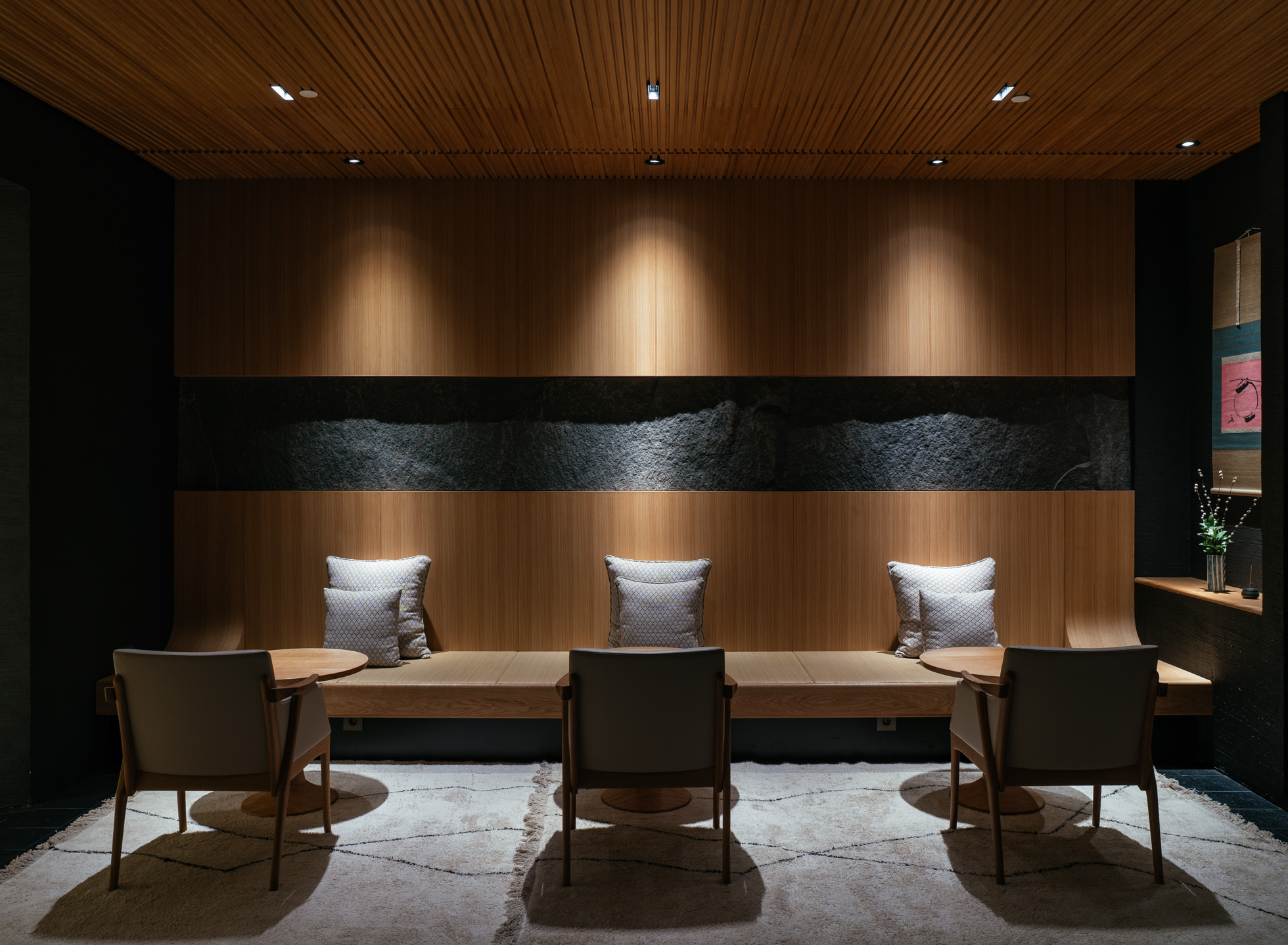 Inside the Box of Shikaku and Bar Kotak - Manual Jakarta