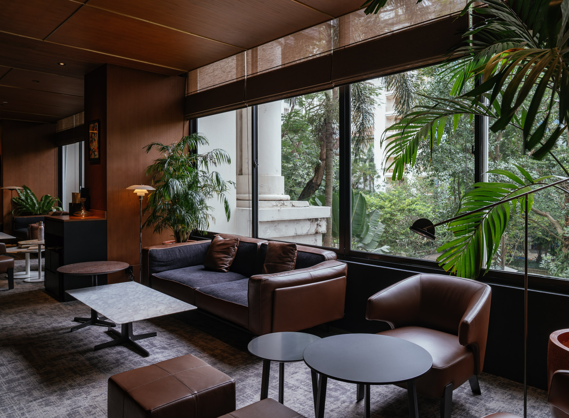 Inside the Box of Shikaku and Bar Kotak - Manual Jakarta