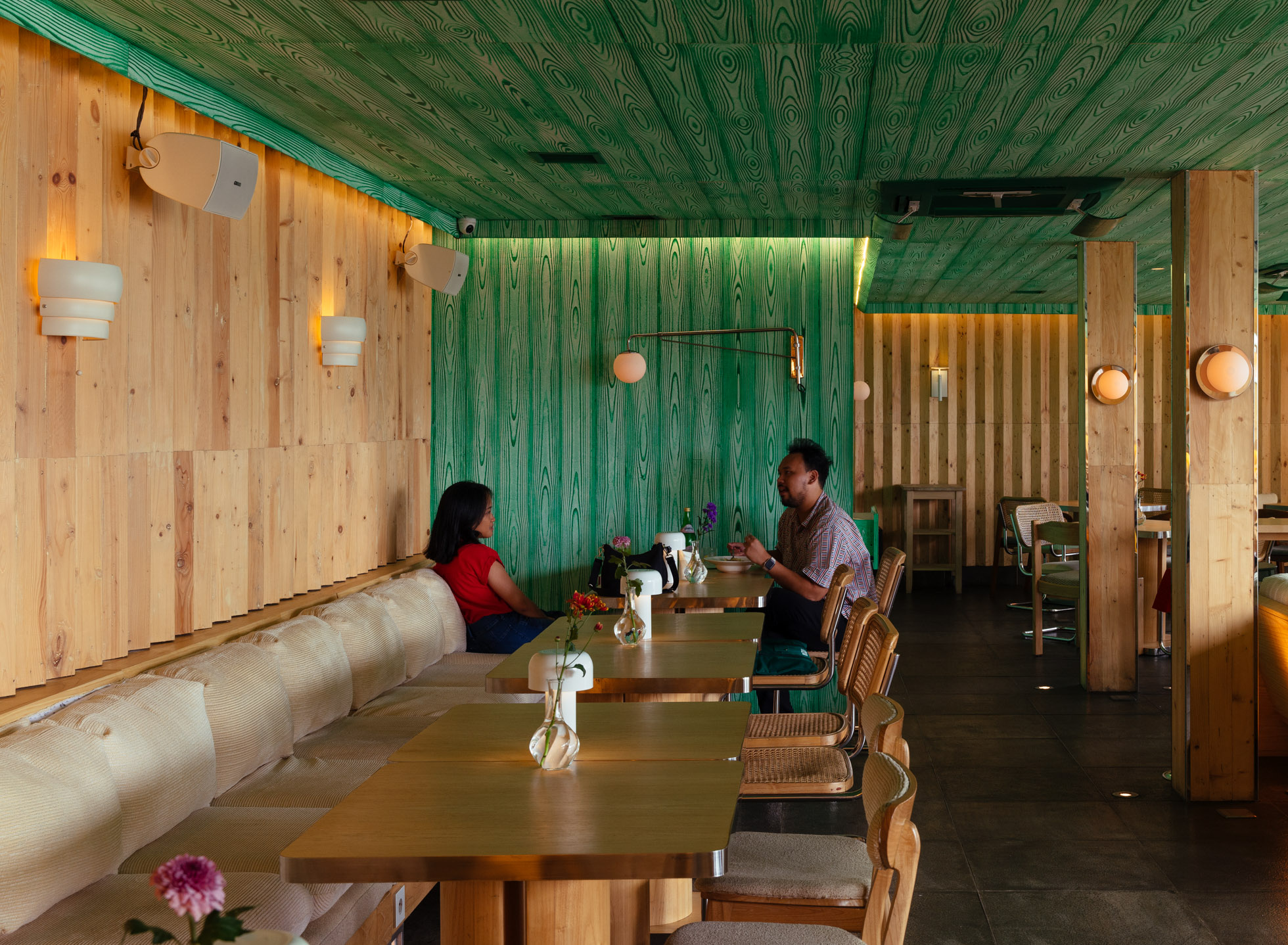 The Many Sides of Oliv - Manual Jakarta