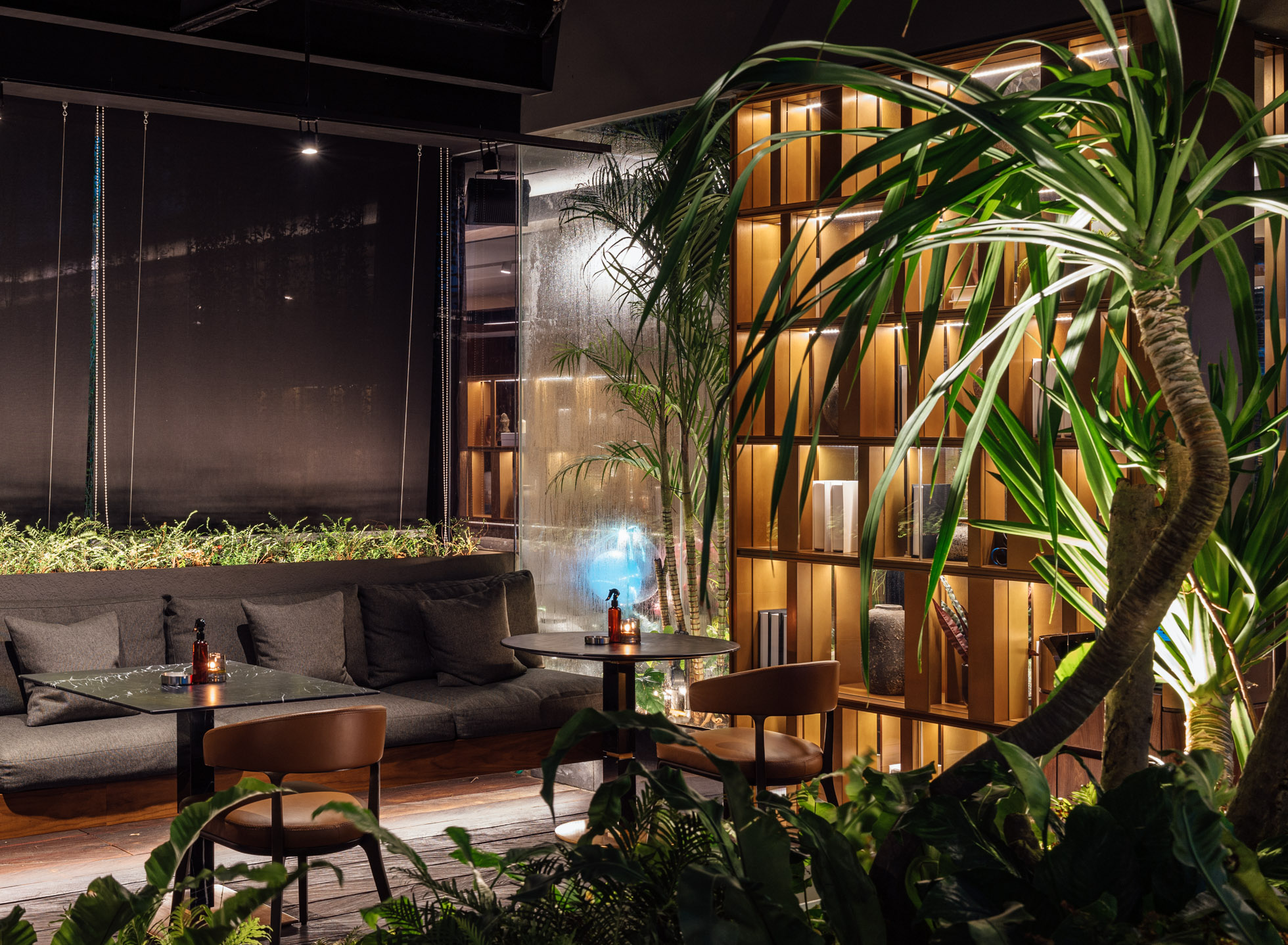 On the MENSA Table - Manual Jakarta