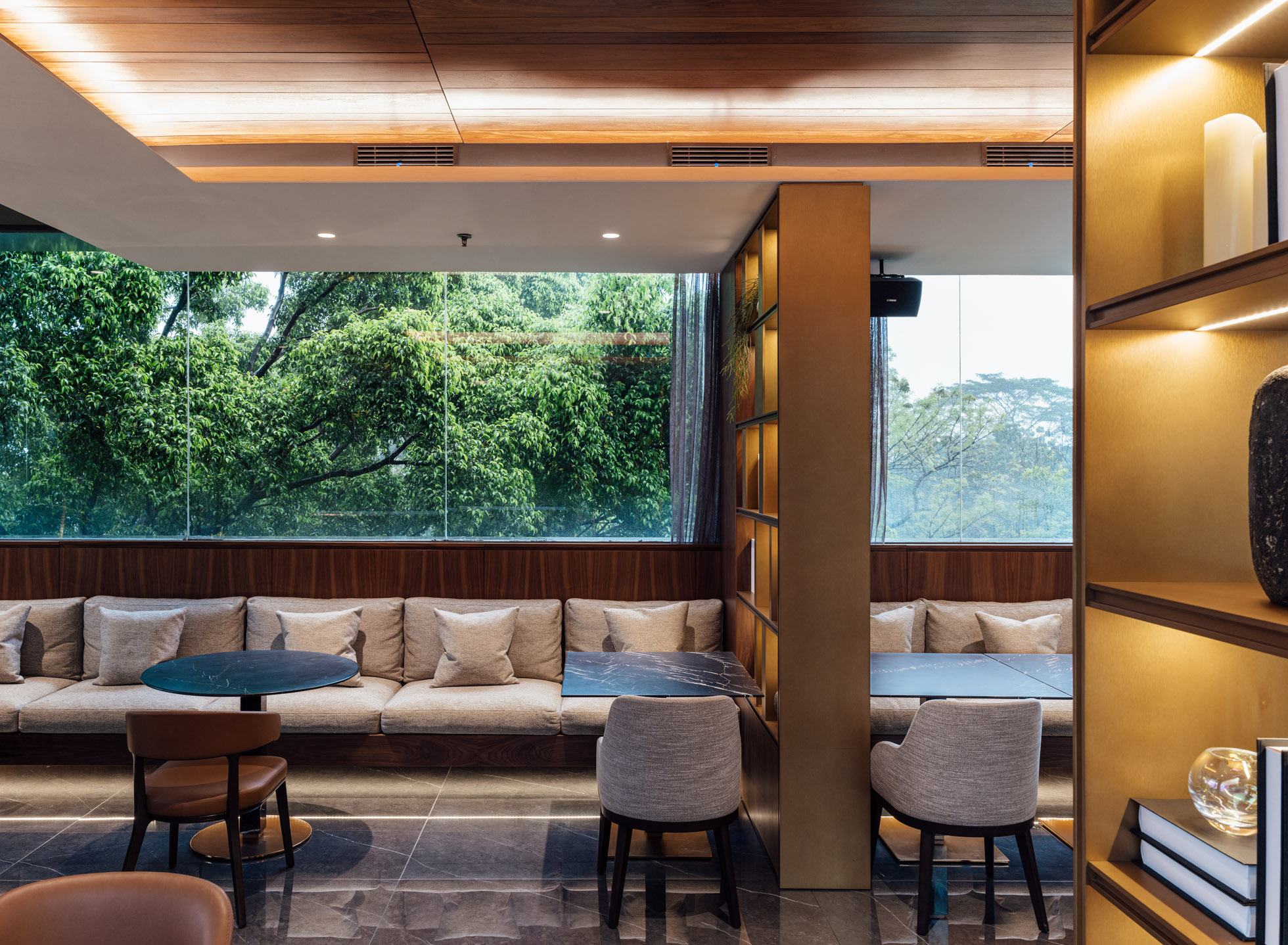 On the MENSA Table - Manual Jakarta