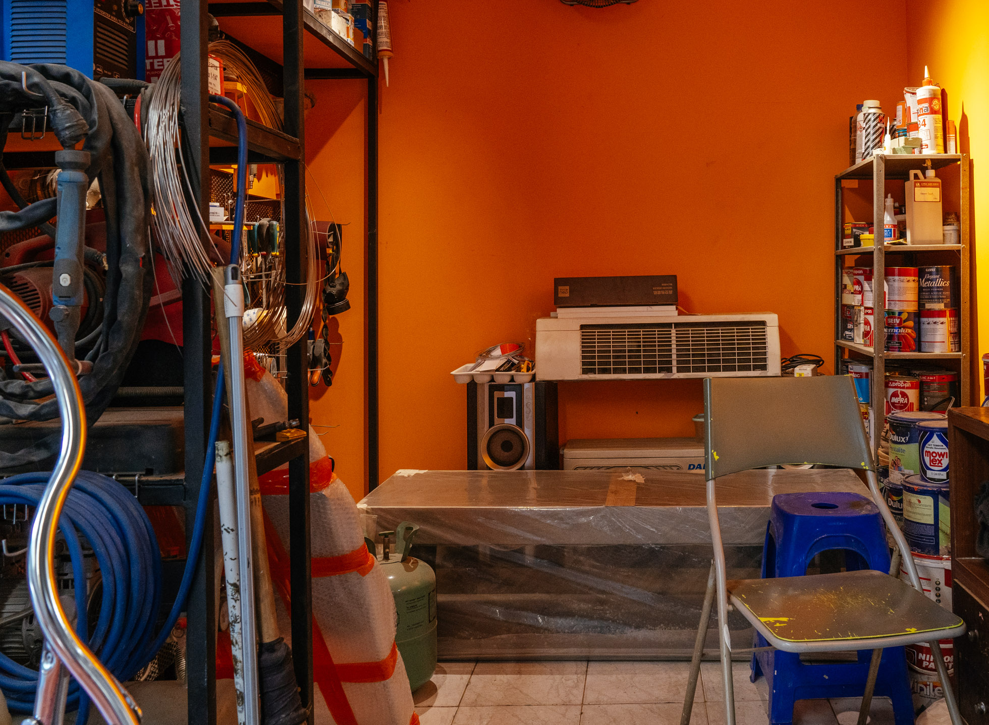 The Twin Designers Who Channel Fluidity in Their Creations - Manual Jakarta