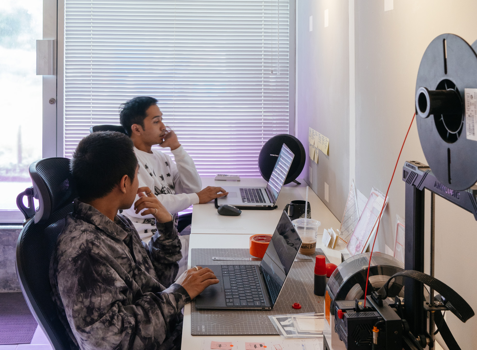 The Twin Designers Who Channel Fluidity in Their Creations - Manual Jakarta