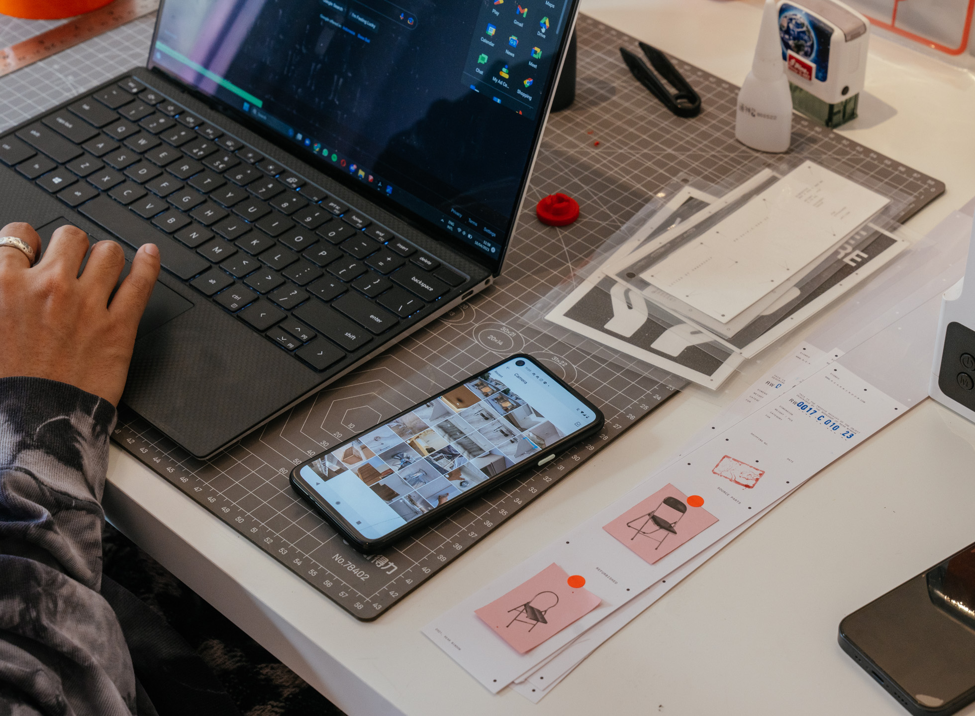 The Twin Designers Who Channel Fluidity in Their Creations - Manual Jakarta