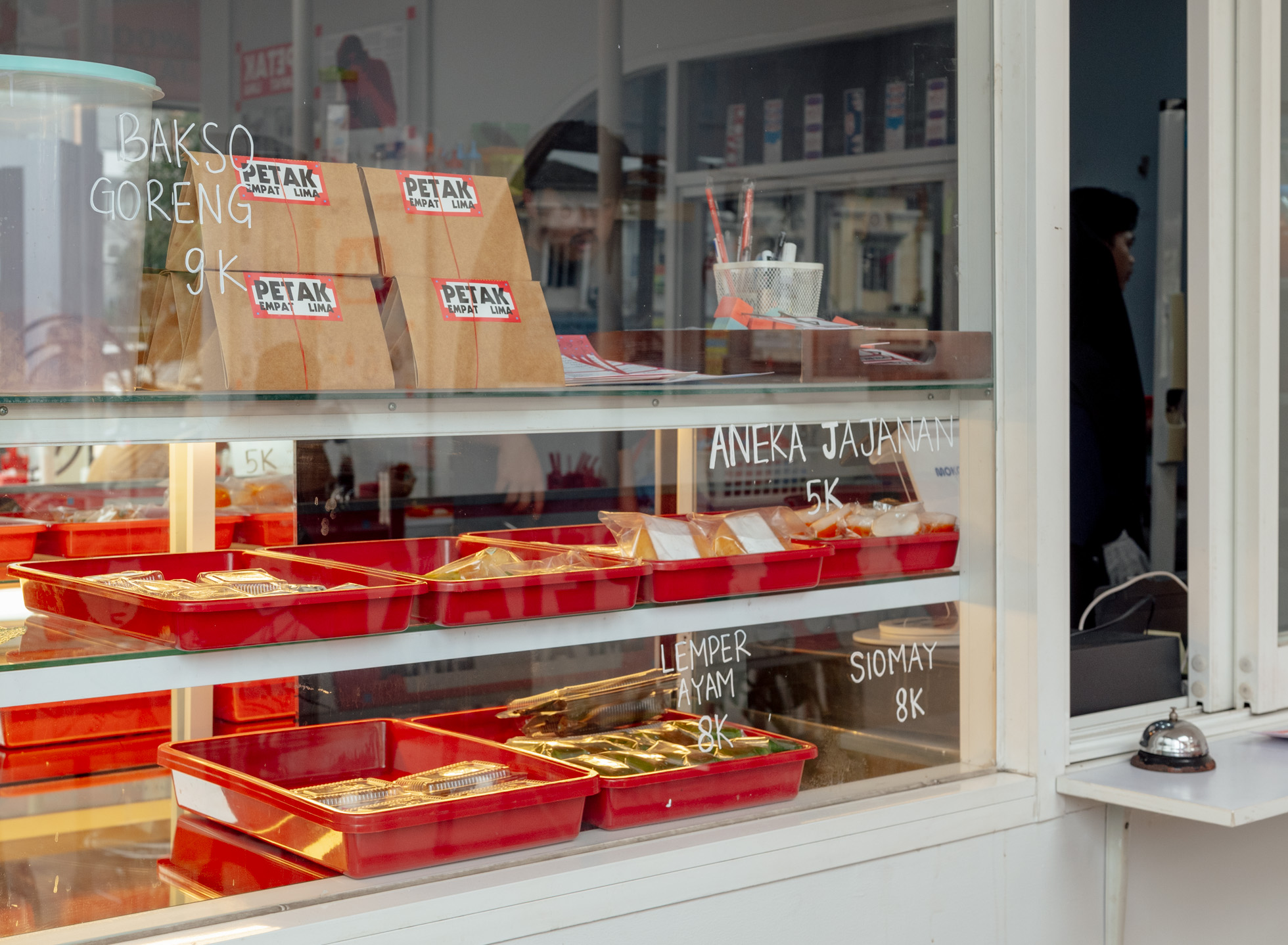 At Petak Empat Lima, a Simple Fare and a Playful Identity - Manual Jakarta