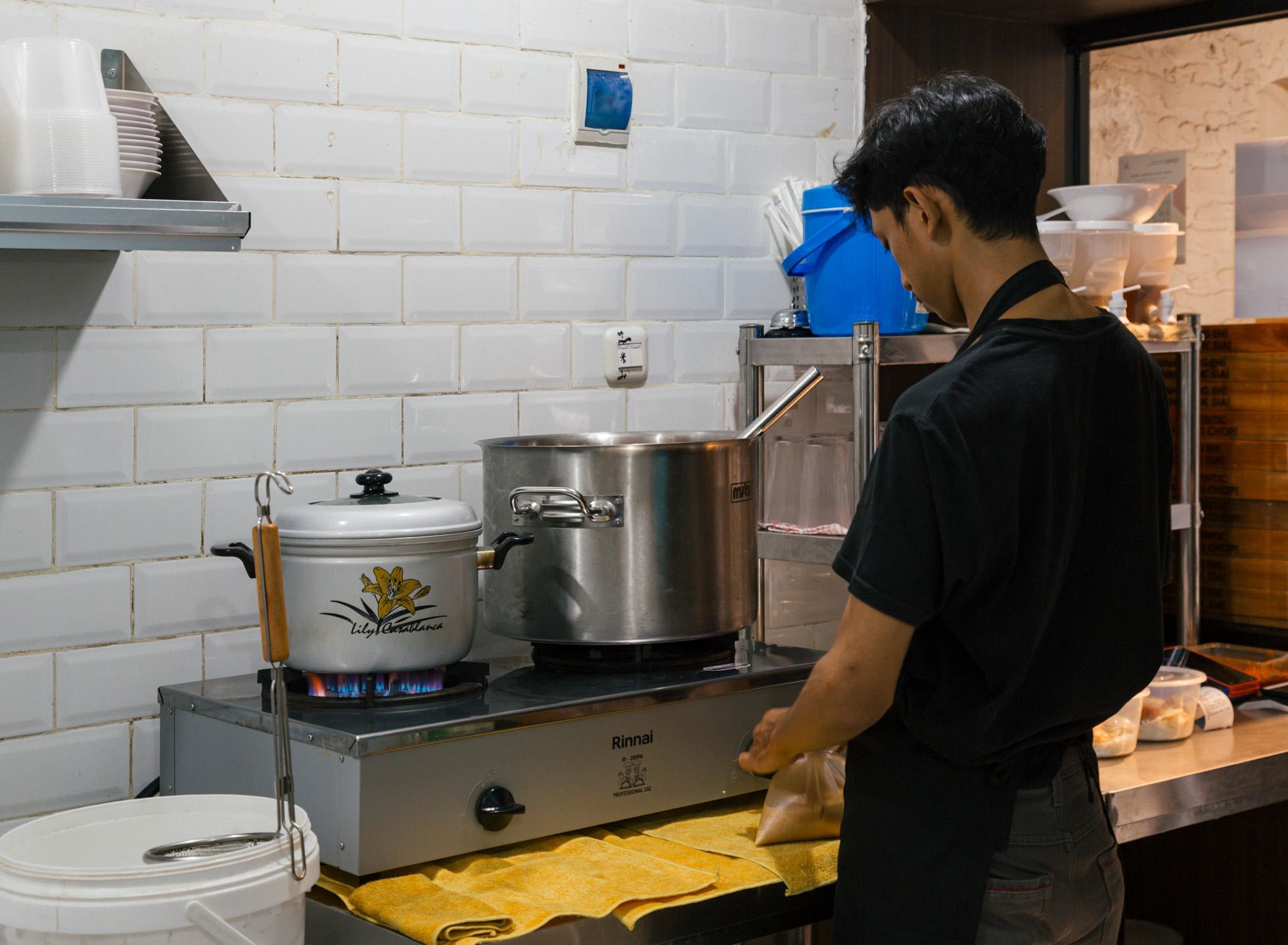 Heng Heng Katong Laksa Hits Close to Home - Manual Jakarta