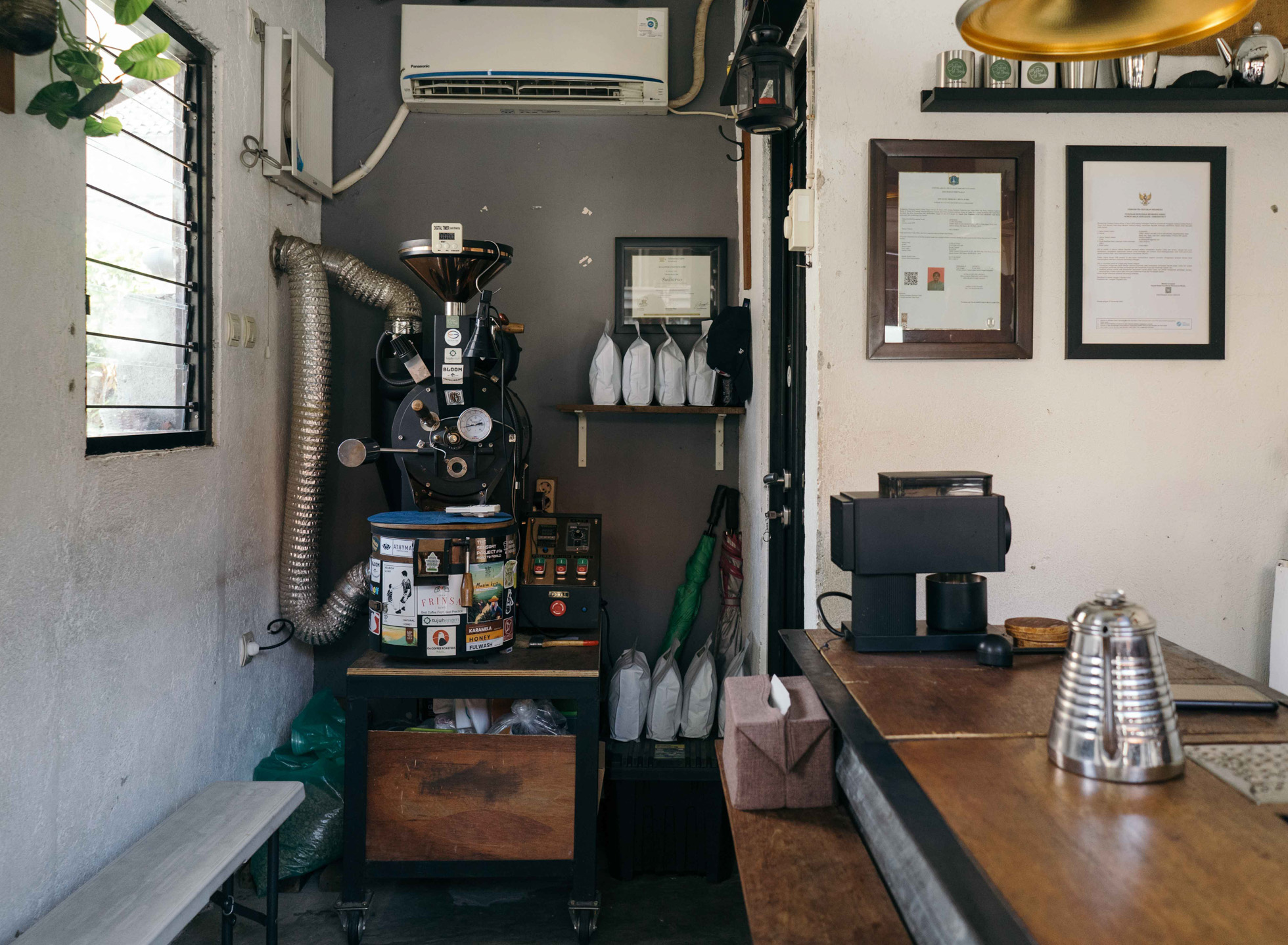 Small, Intimate Coffee Bars Are Having Their Moment Again - Manual Jakarta
