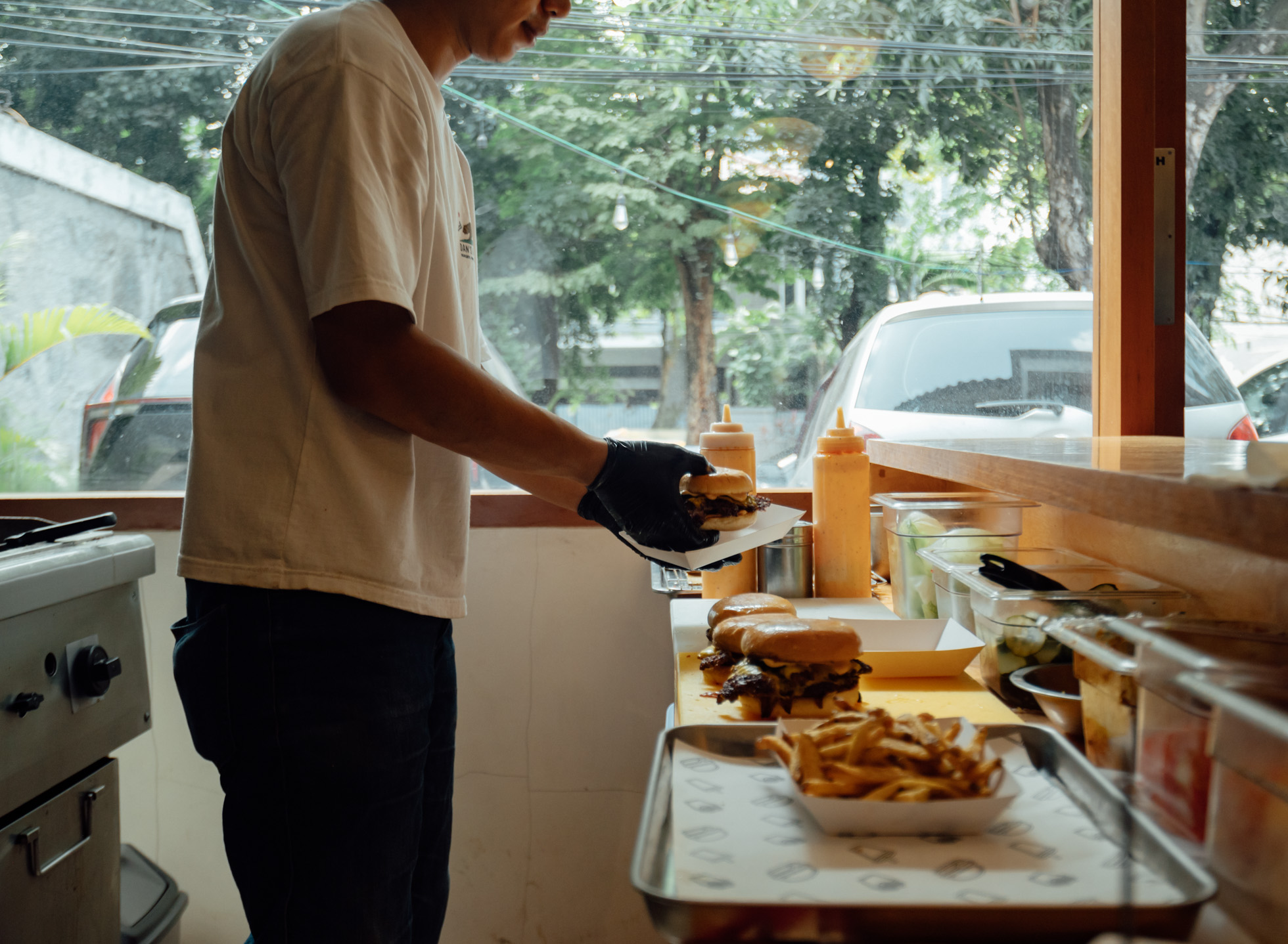 It's All About the Beef at Dan's Burgers - Manual Jakarta