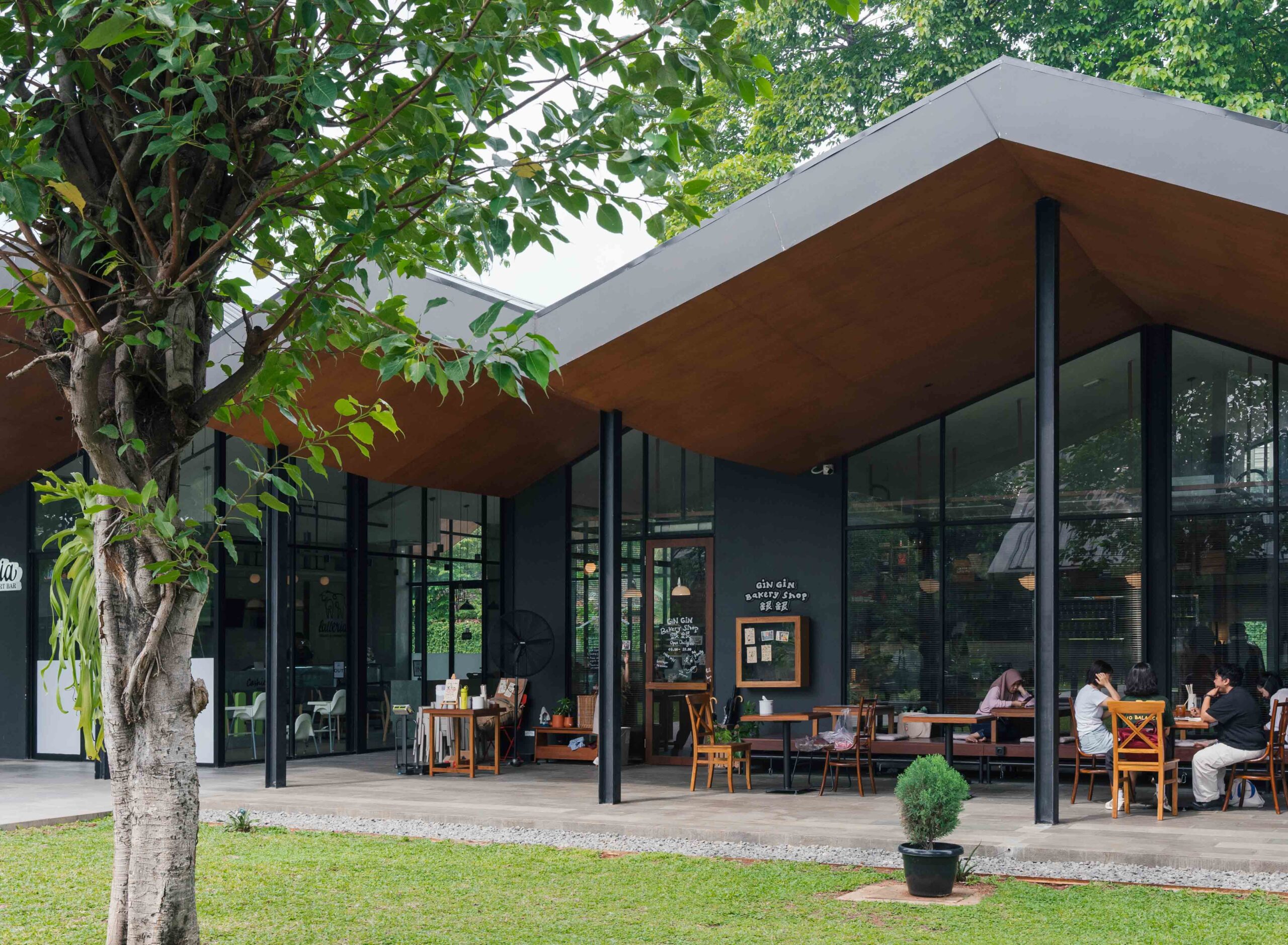 At Gin Gin Bakery Shop, Something for the Whole Family - Manual Jakarta